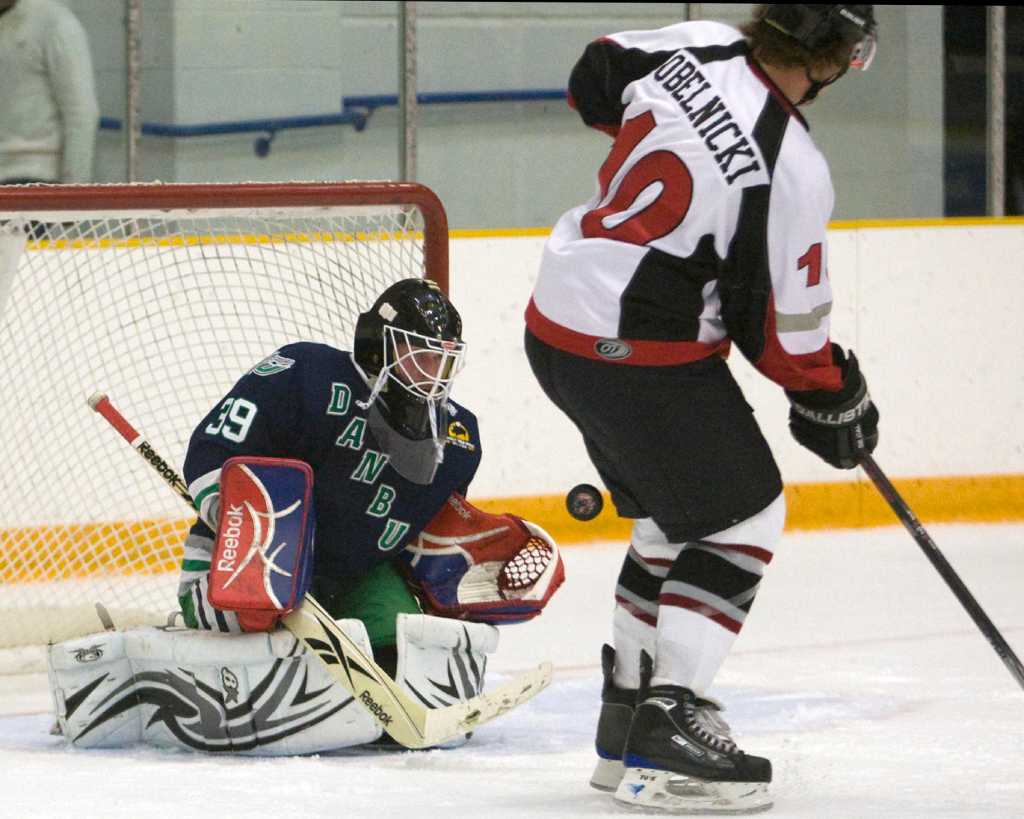 Zeroed in: Niedert earns shutout as Whalers shoot down Aviators