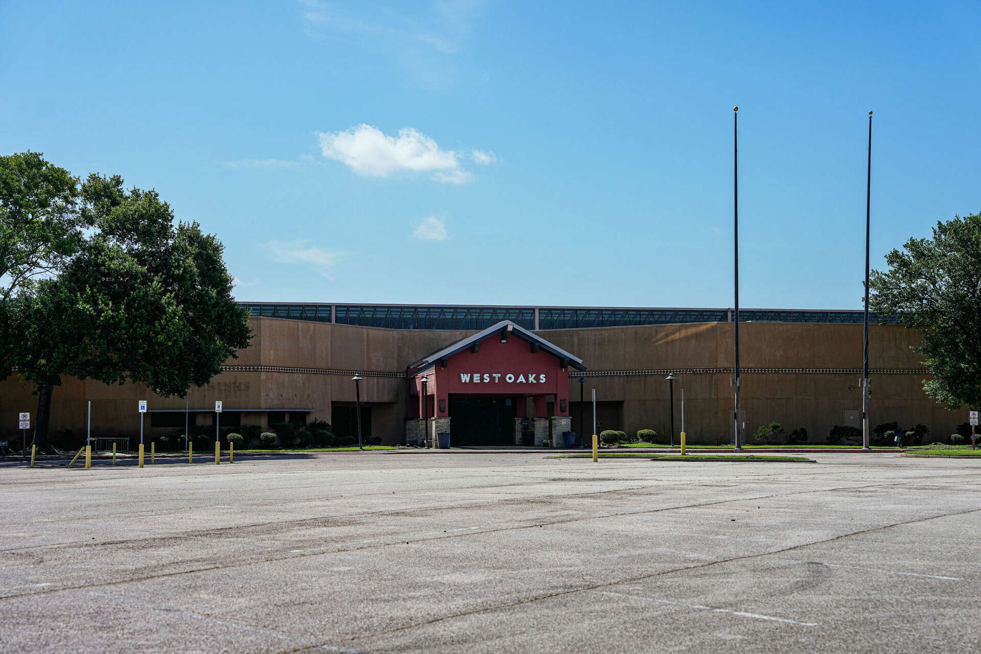 Dillards, The Outlet, Crazy Boss only stores open at West Oaks Mall