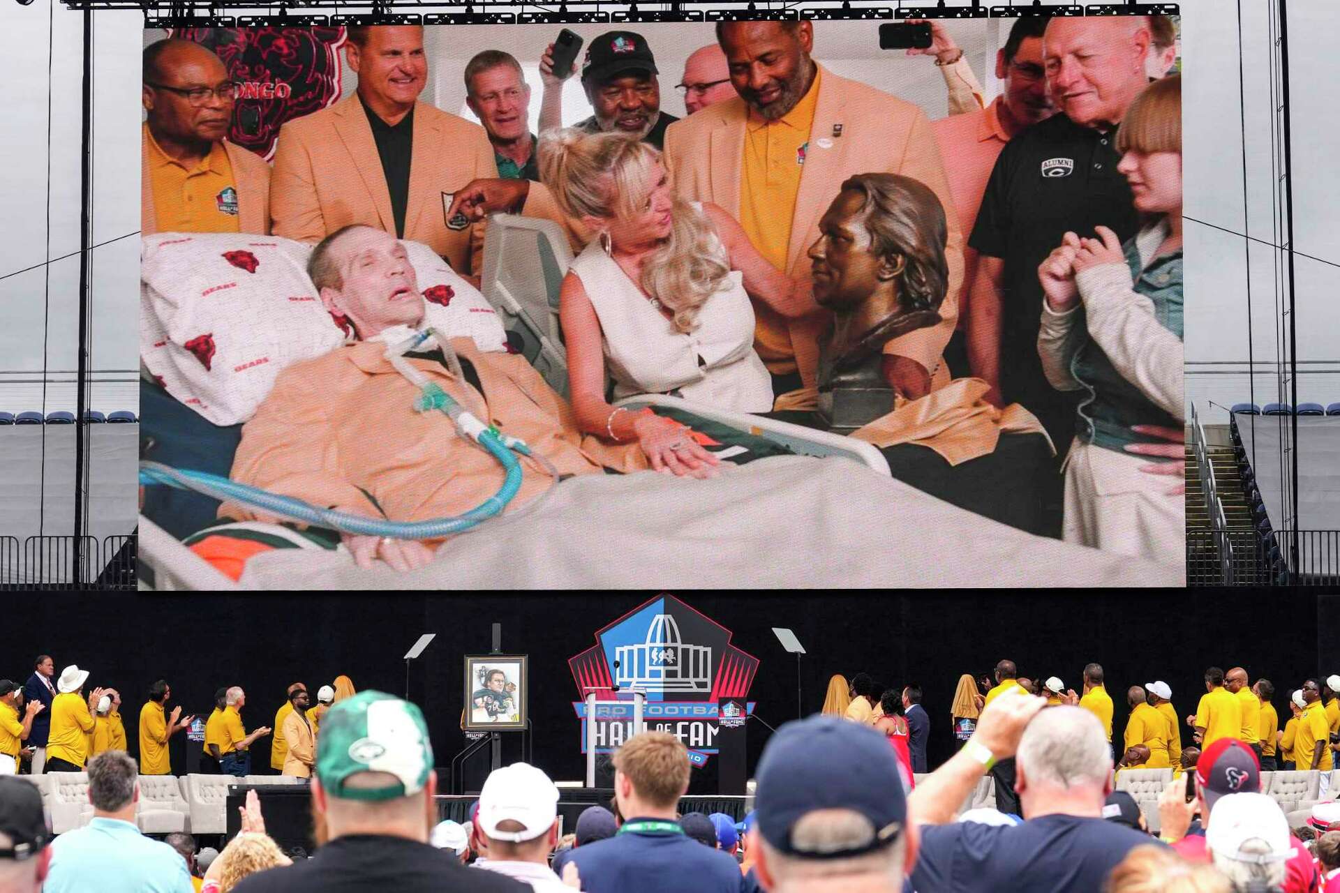 Steve McMichael, former UT star, dies at 67 after battle with ALS