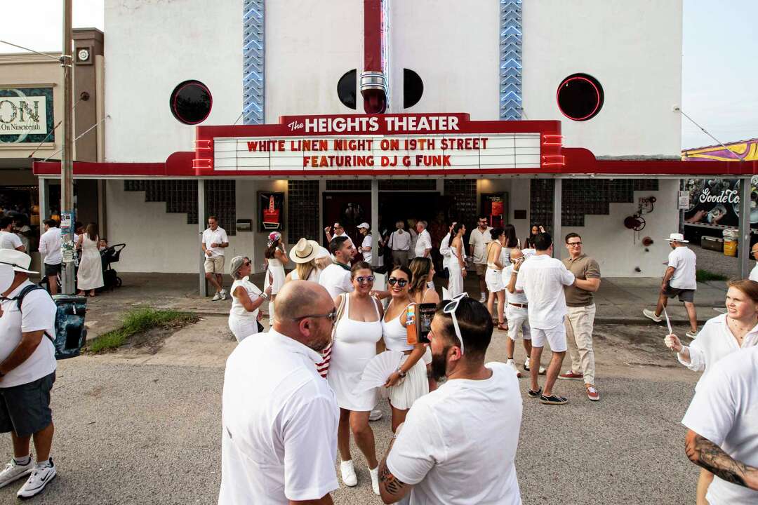White Linen Night draws thousands to Houston Heights neighborhood