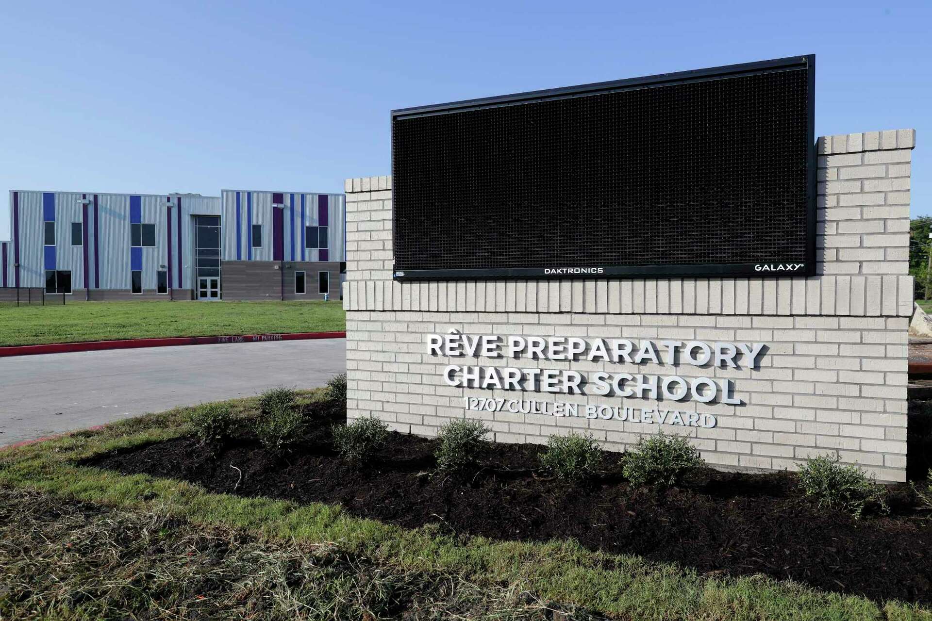 Rêve Prep charter school opens new building, renewed for 10 years