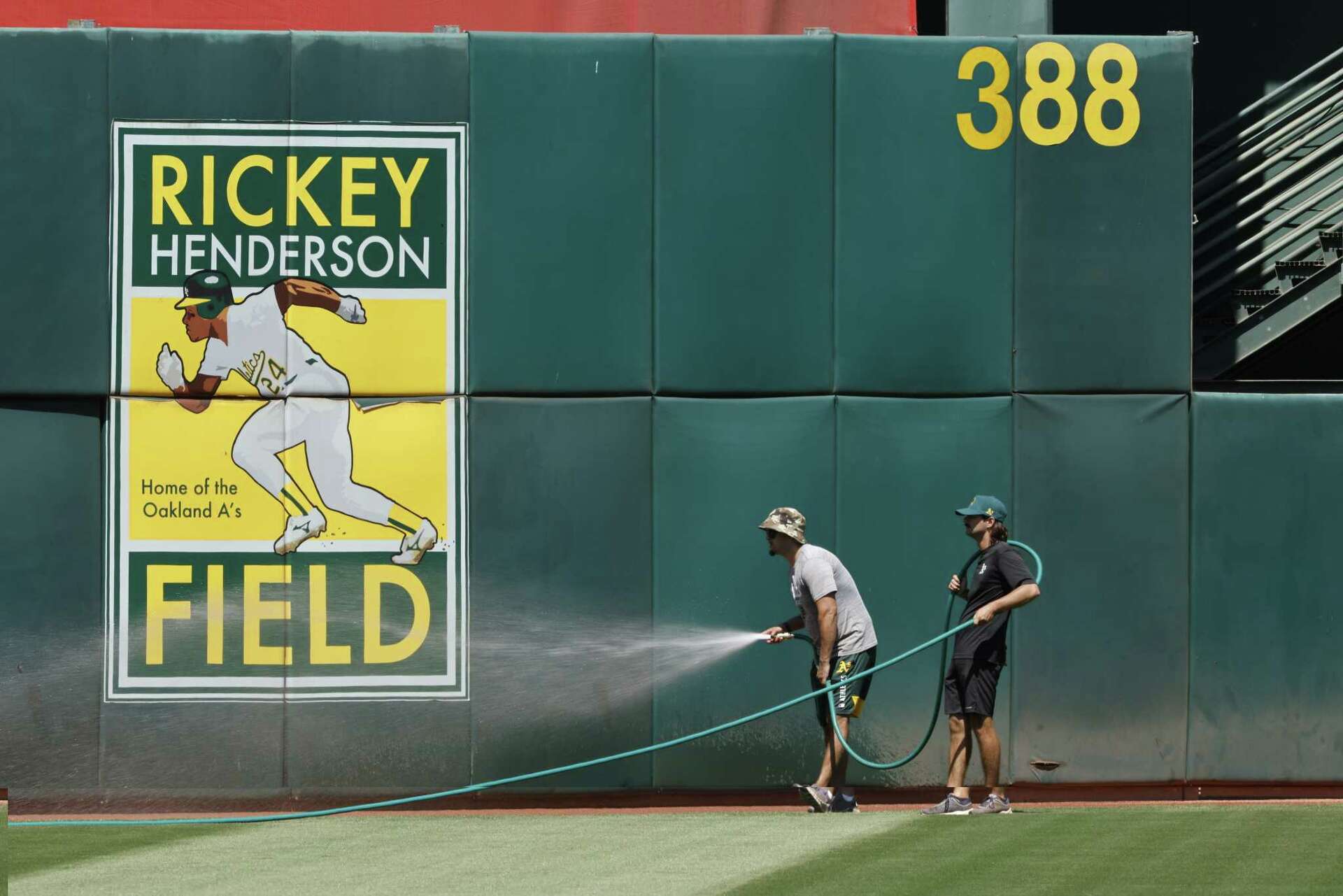 A’s groundskeeper Wood lauded for field work in Coliseum swan song