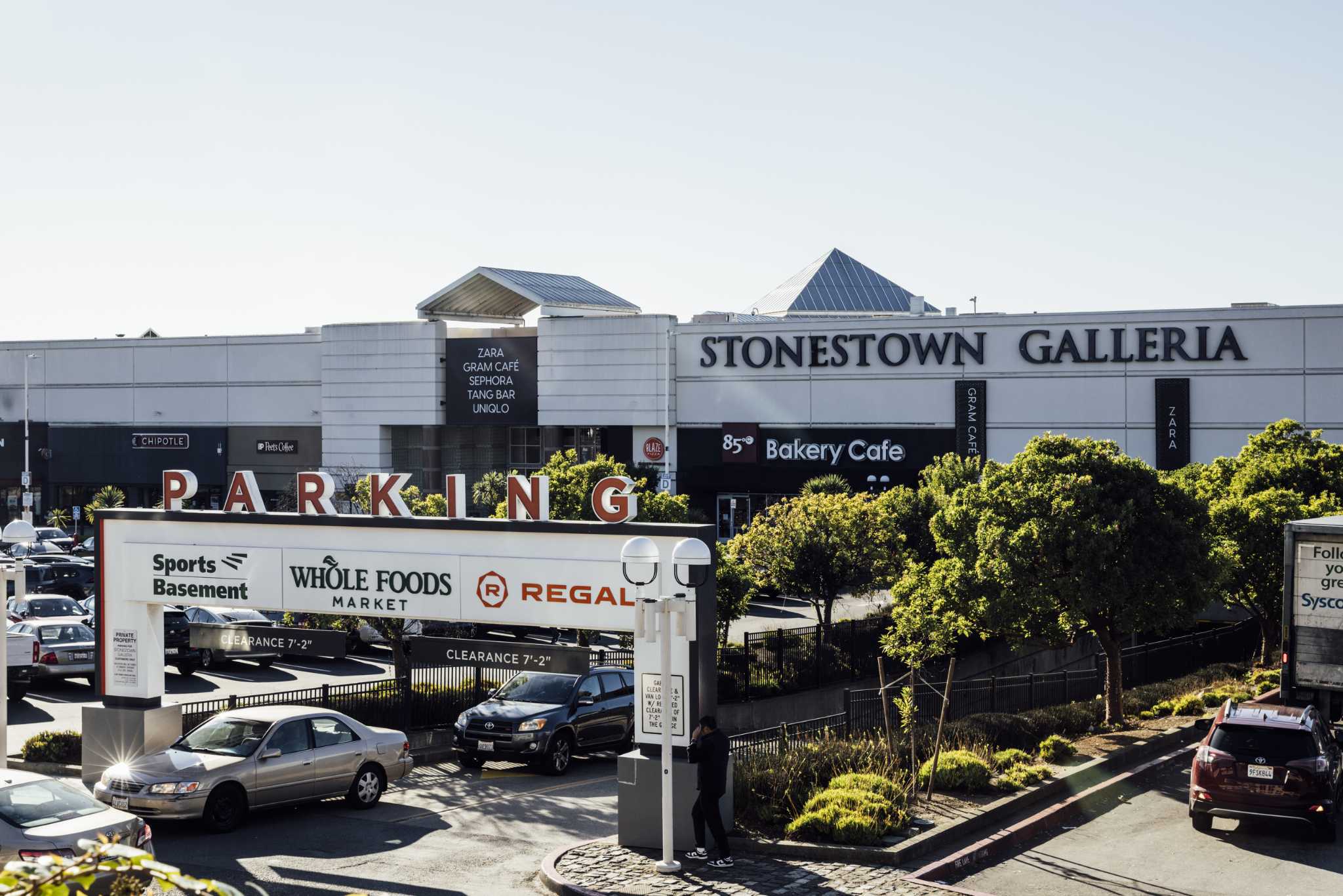 Thieves smashed displays, stole merchandise from Stonestown Galleria