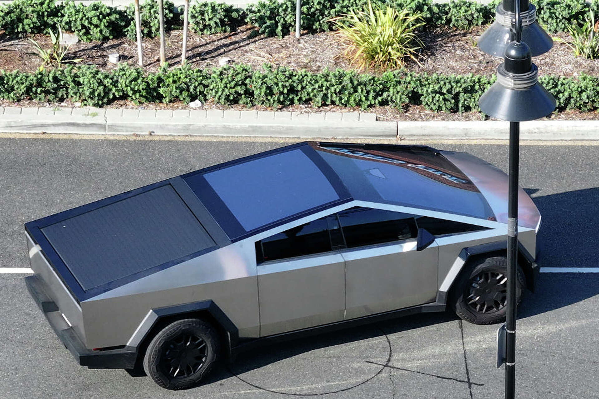 Tesla Cybertruck driver dies in fiery crash near Houston