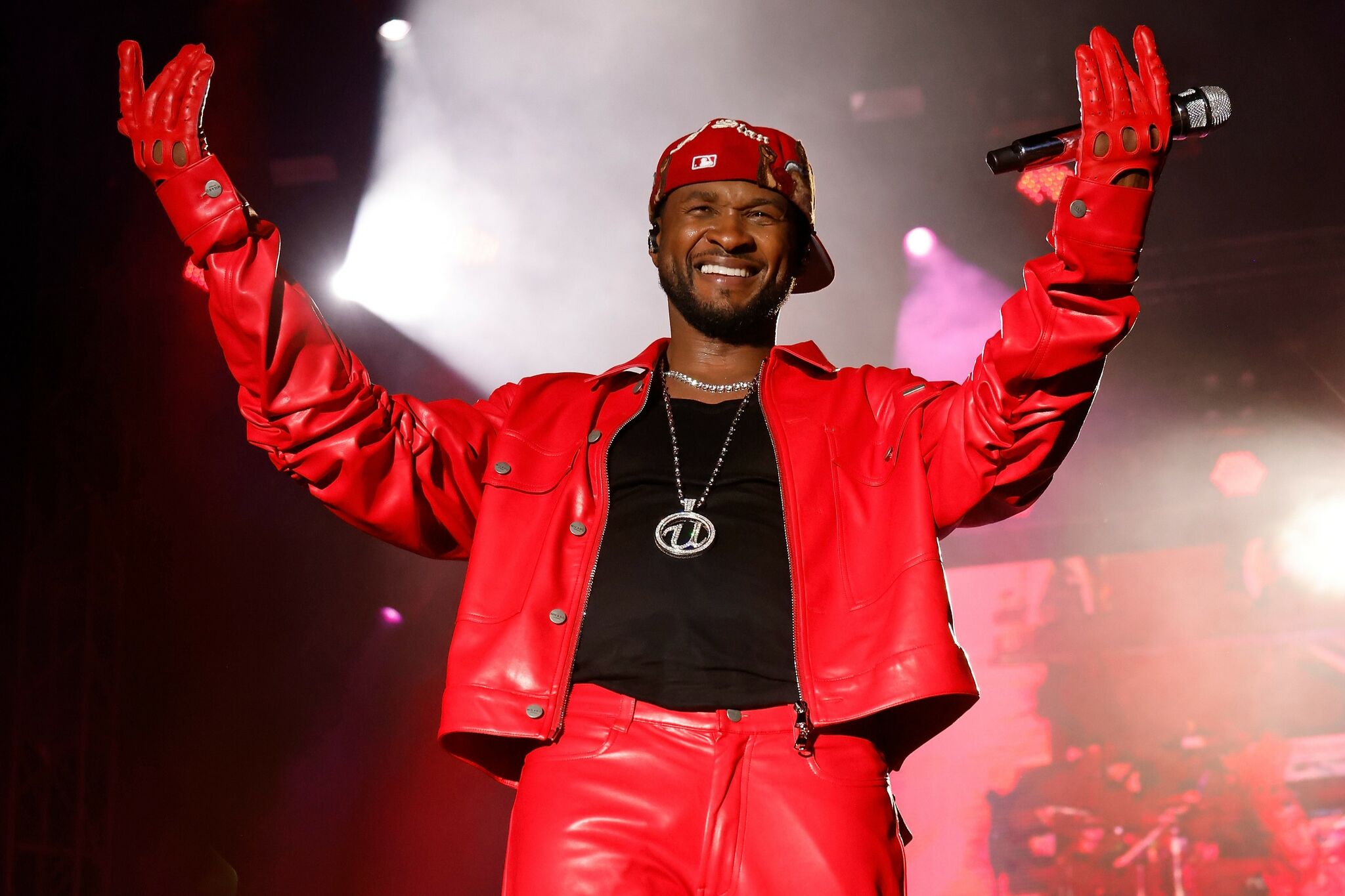 Usher makes special request for Houston weather forecast