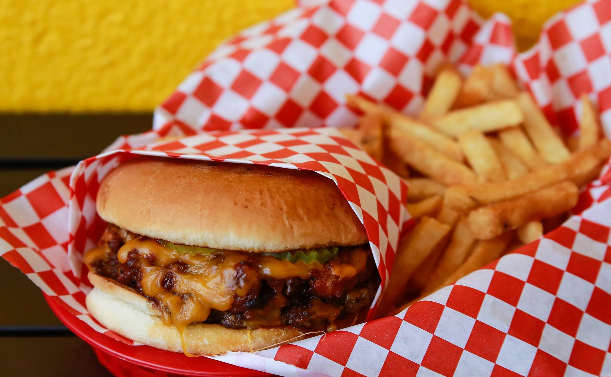 Months after plea, Texas burger shop announces closure