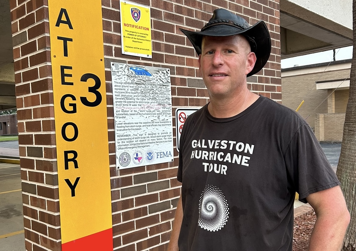 Galveston meteorologist tries to make weather less scary