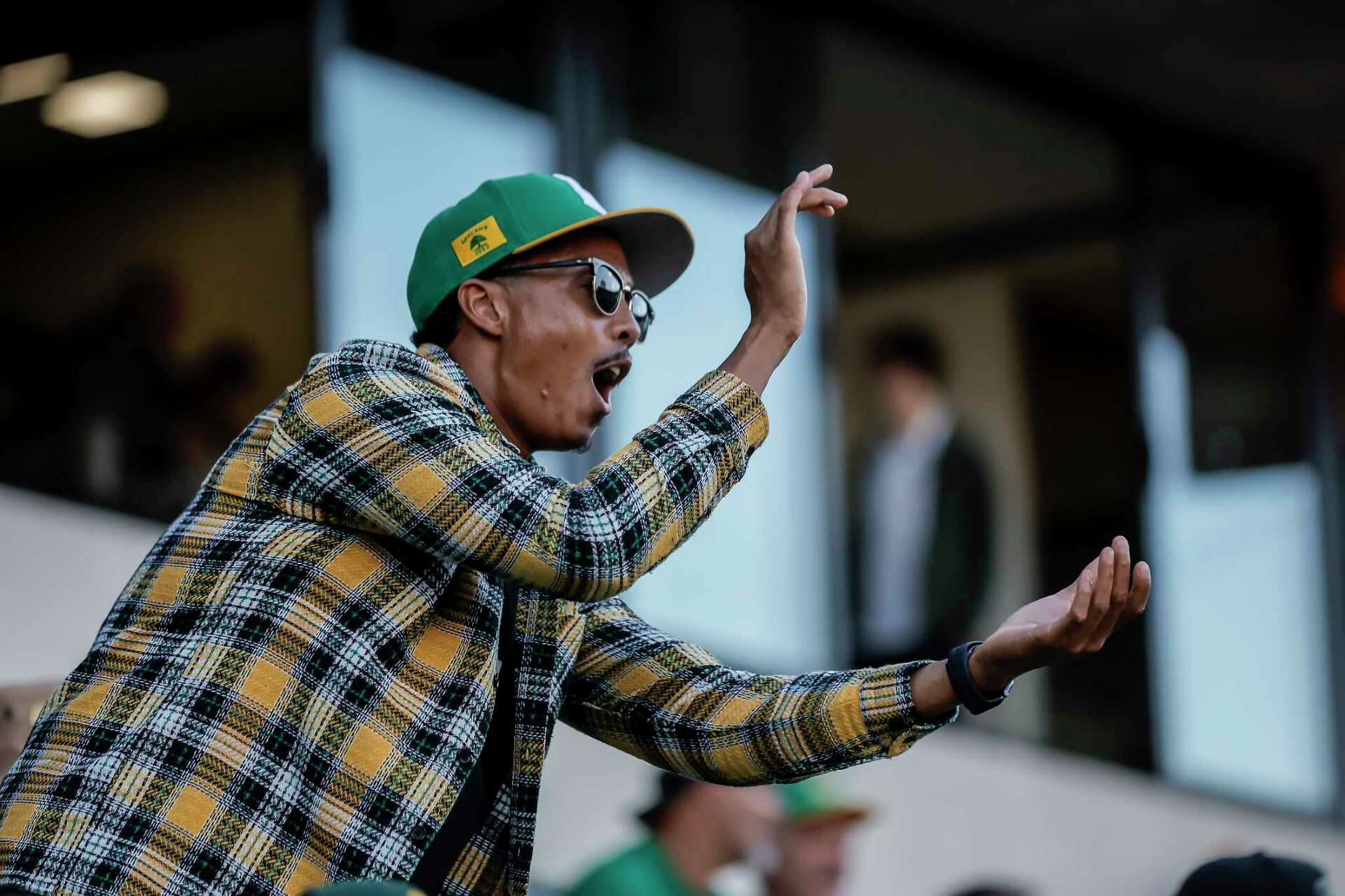 A's fan protests fading, but common cause found with White Sox in town