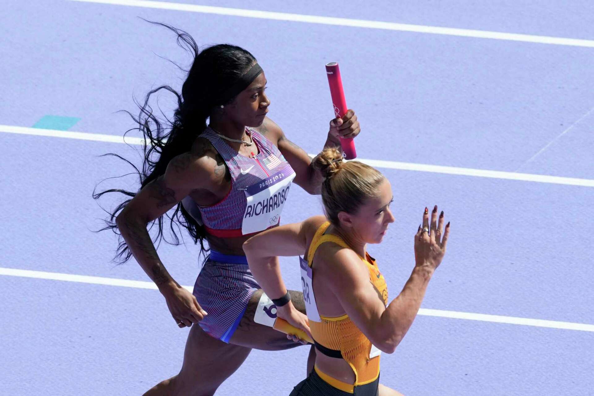 U.S. Olympic track: Men, women advance in 4x100 relay