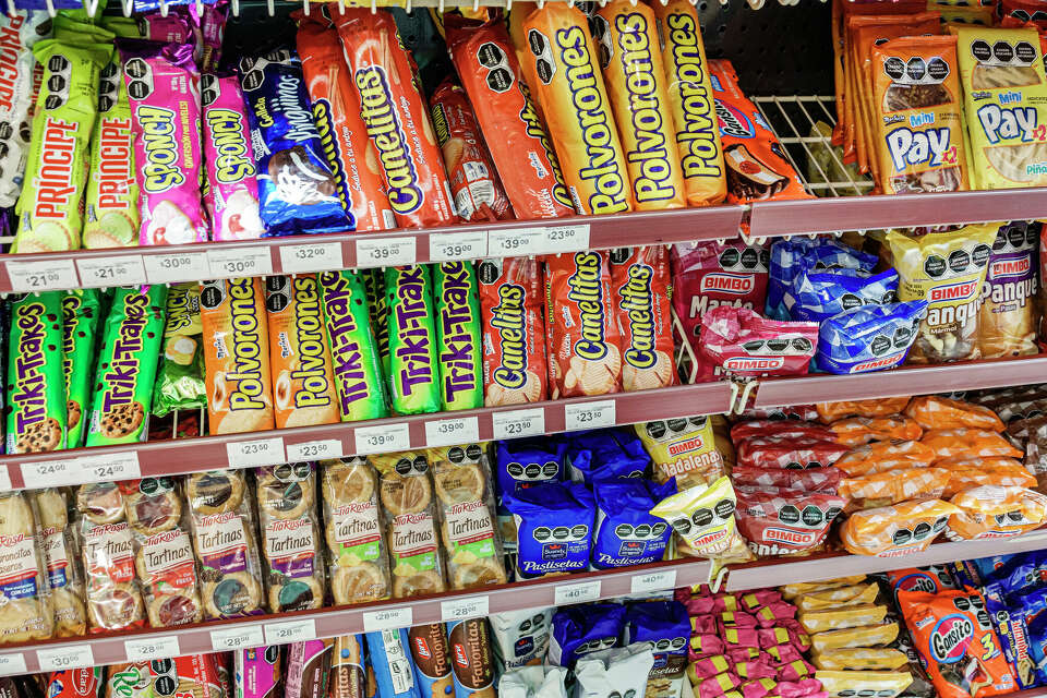 Mexico's mega-chain convenience store Oxxo to enter US market