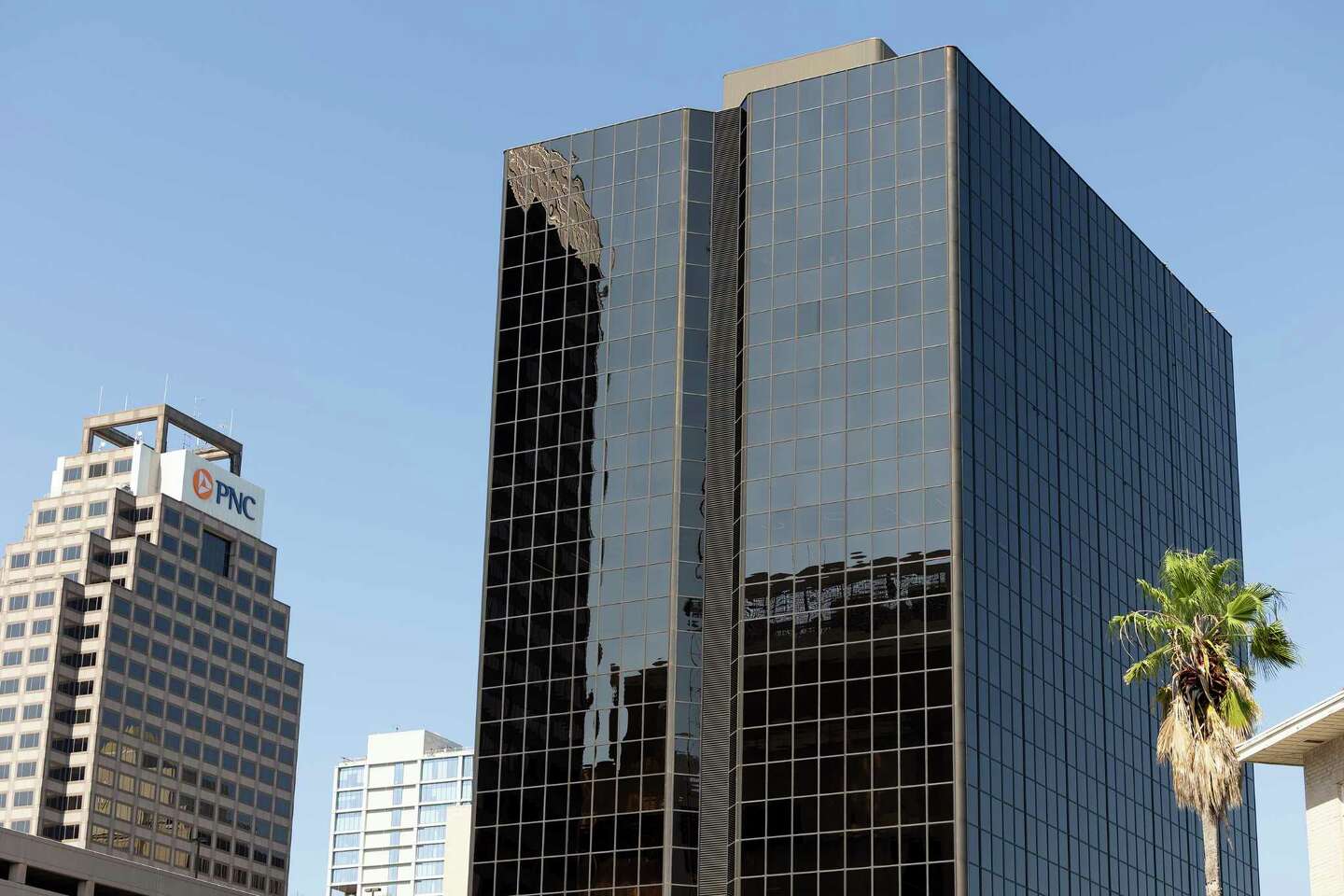 UTSA to buy major office building amid downtown San Antonio expansion