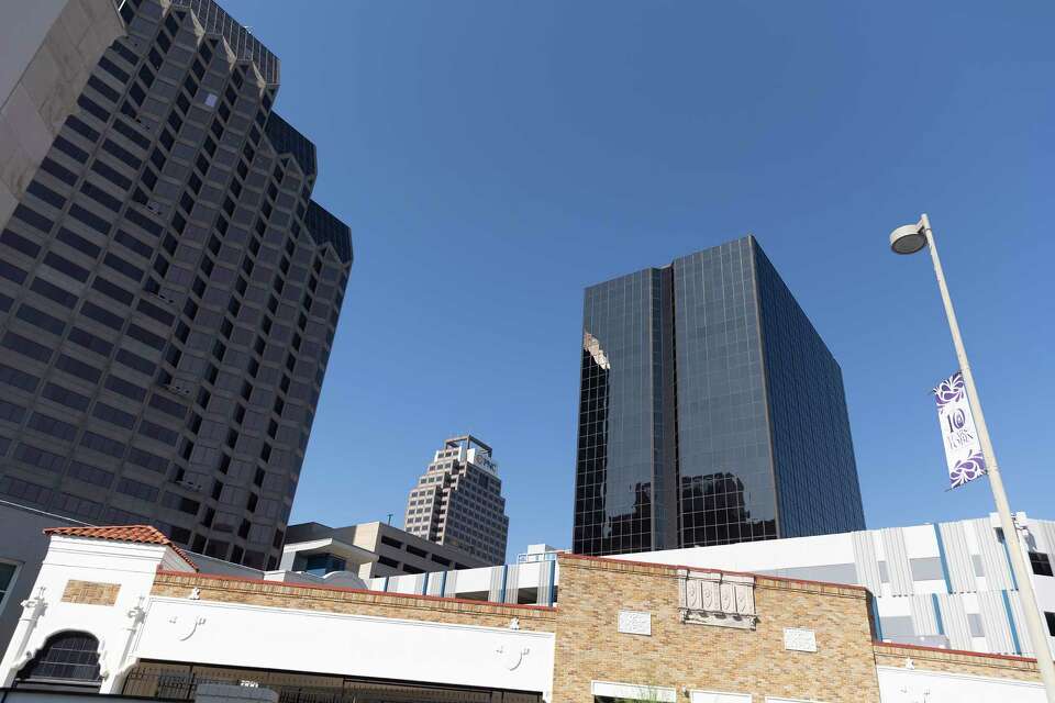 UTSA to buy major office building amid downtown San Antonio expansion