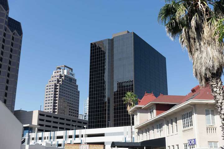 UTSA to buy major office building amid downtown San Antonio expansion