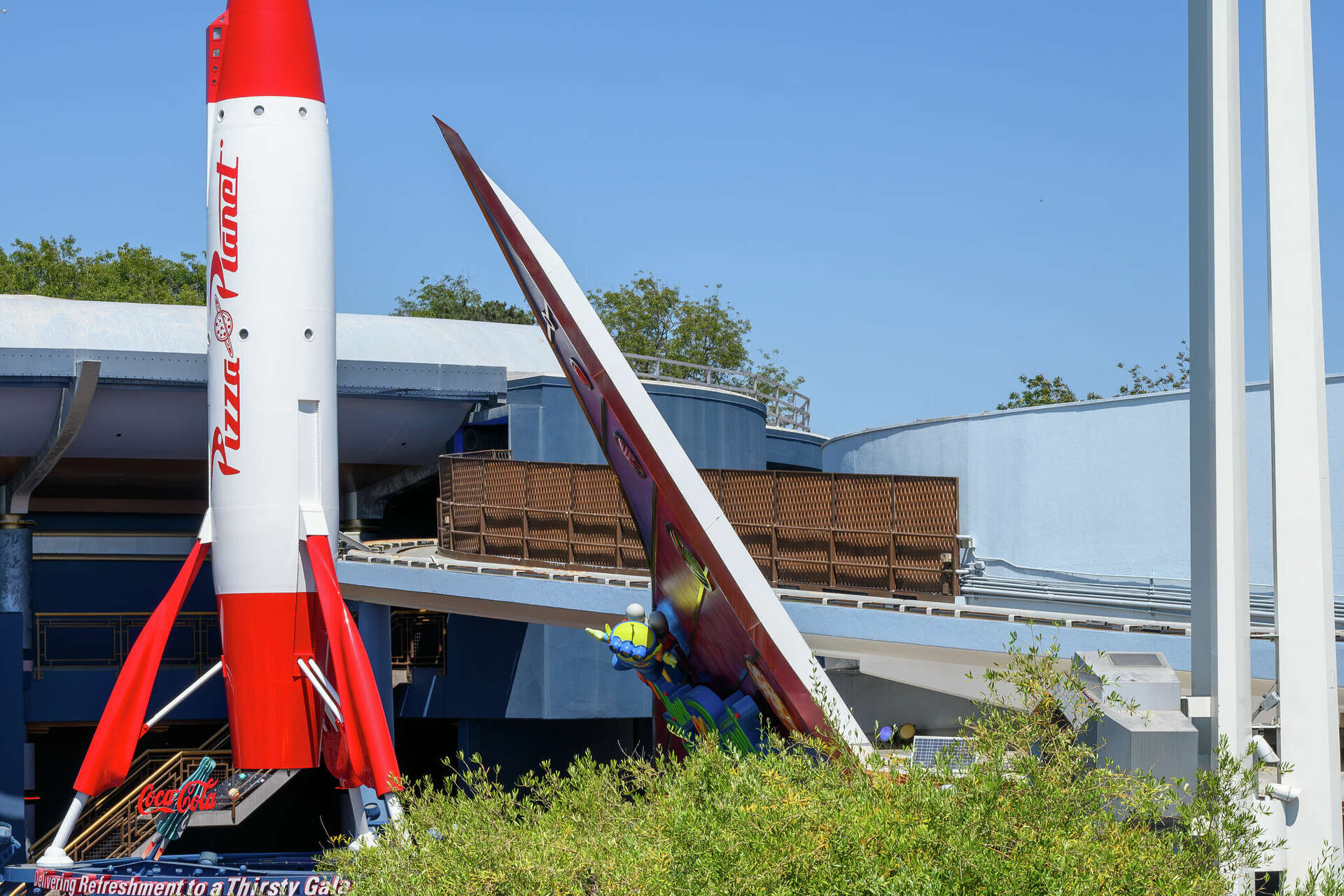 The failed, ugly '90s Disneyland ride that still looms over guests