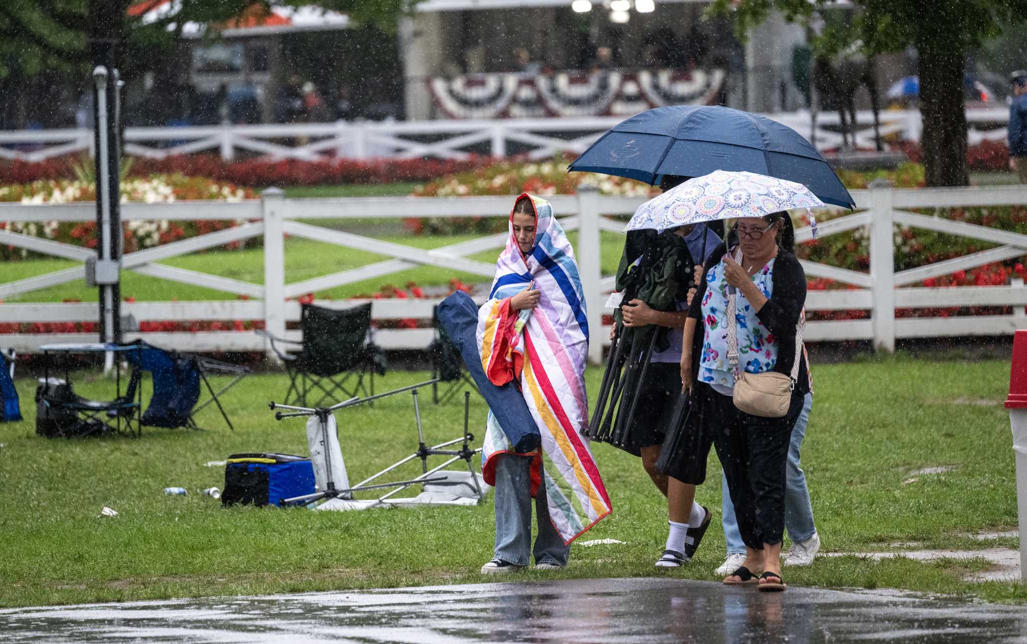 LIVE: Power outages and stranded vehicles left in storm's wake