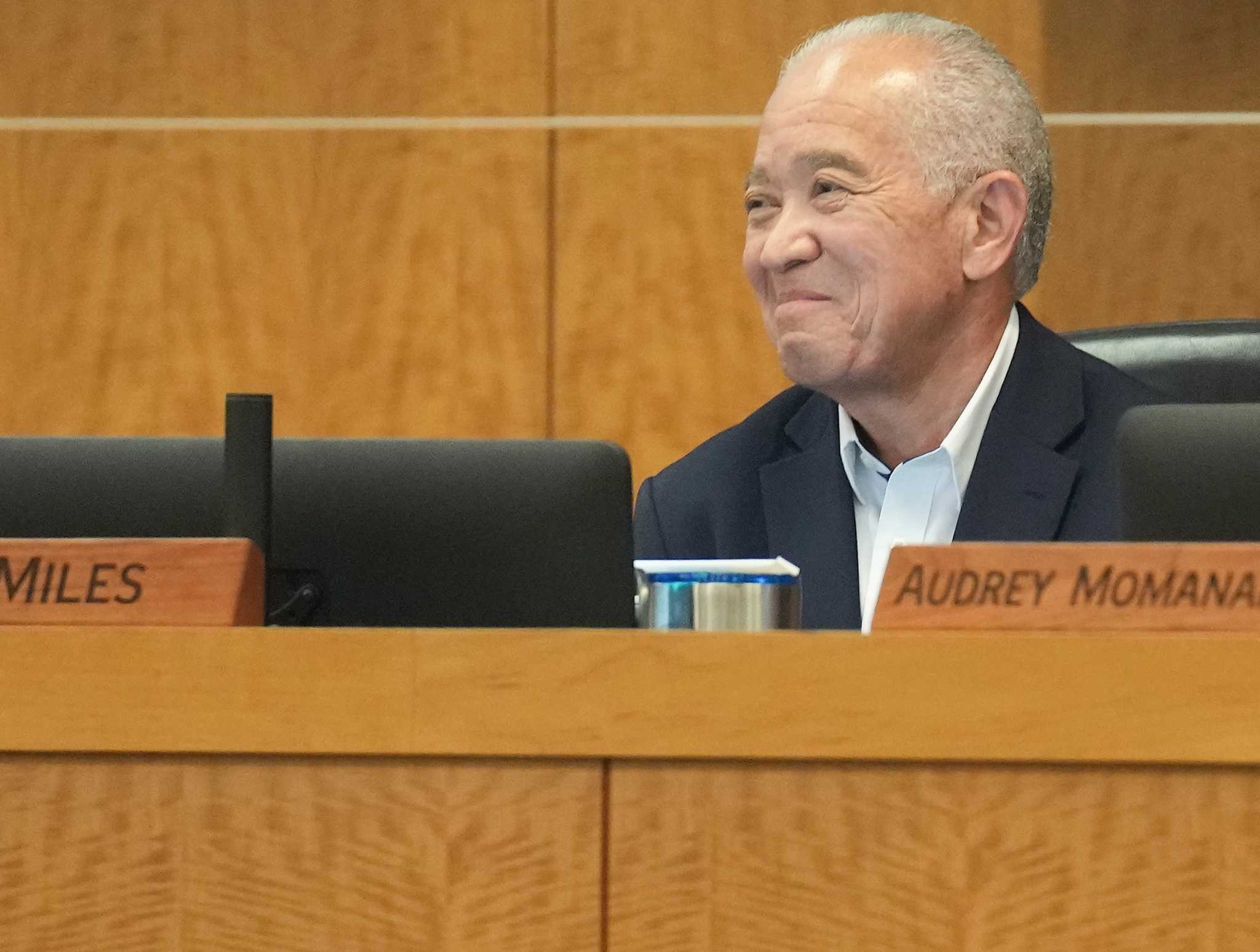 HISD Superintendent Mike Miles earned $126K bonus