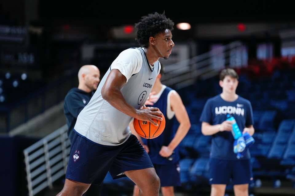 UConn men's basketball will rely on transfer center Tarris Reed Jr.
