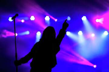 How to Get an Agent to Start a Singing Career