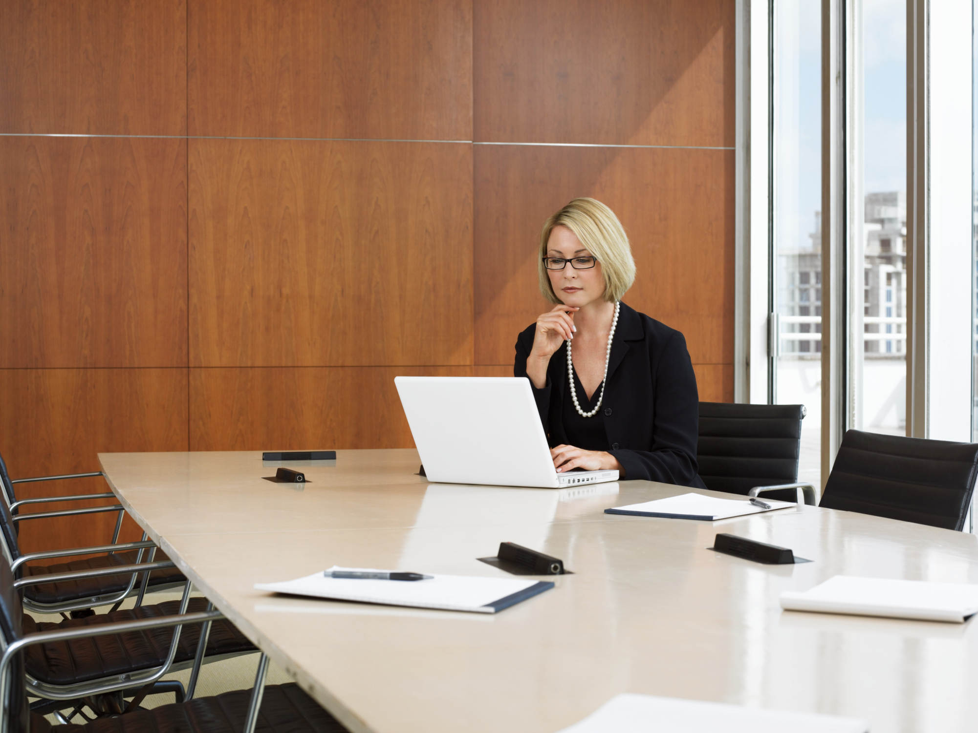 How to Write a Memorandum to a CEO to Approve Working Documents