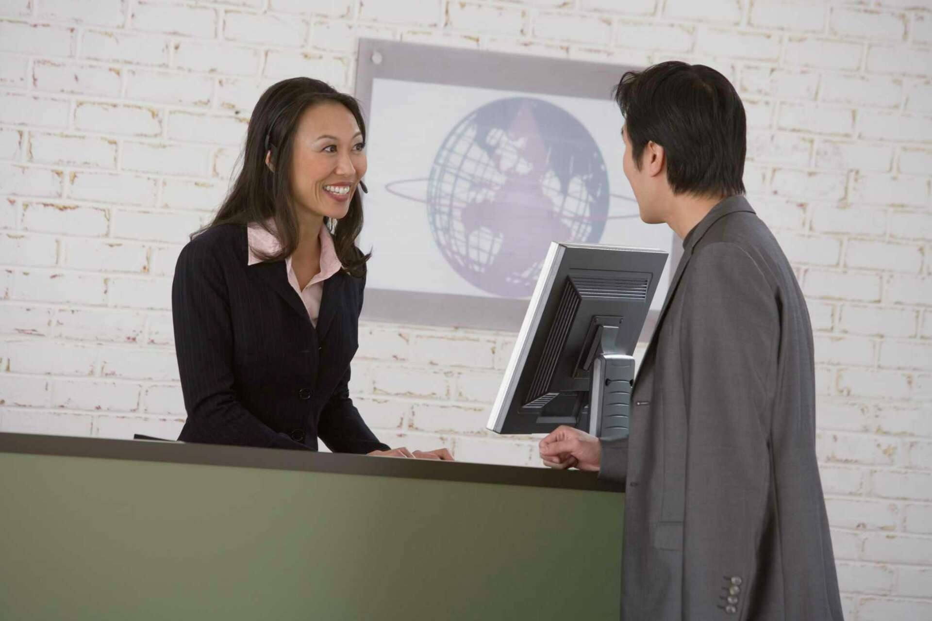 How to Become a Hotel Night Auditor