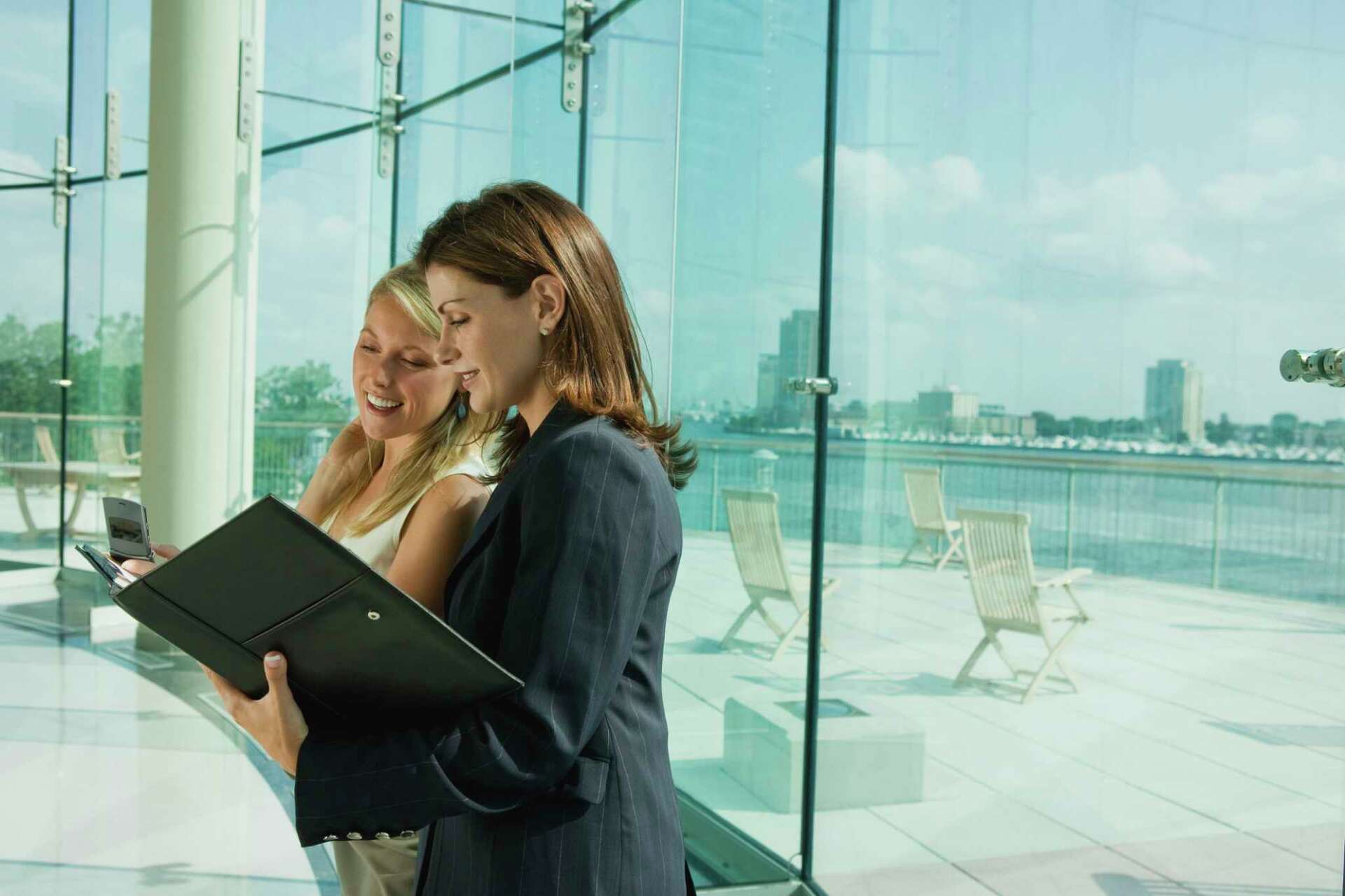 How to Make a Portfolio for a Hairstylist