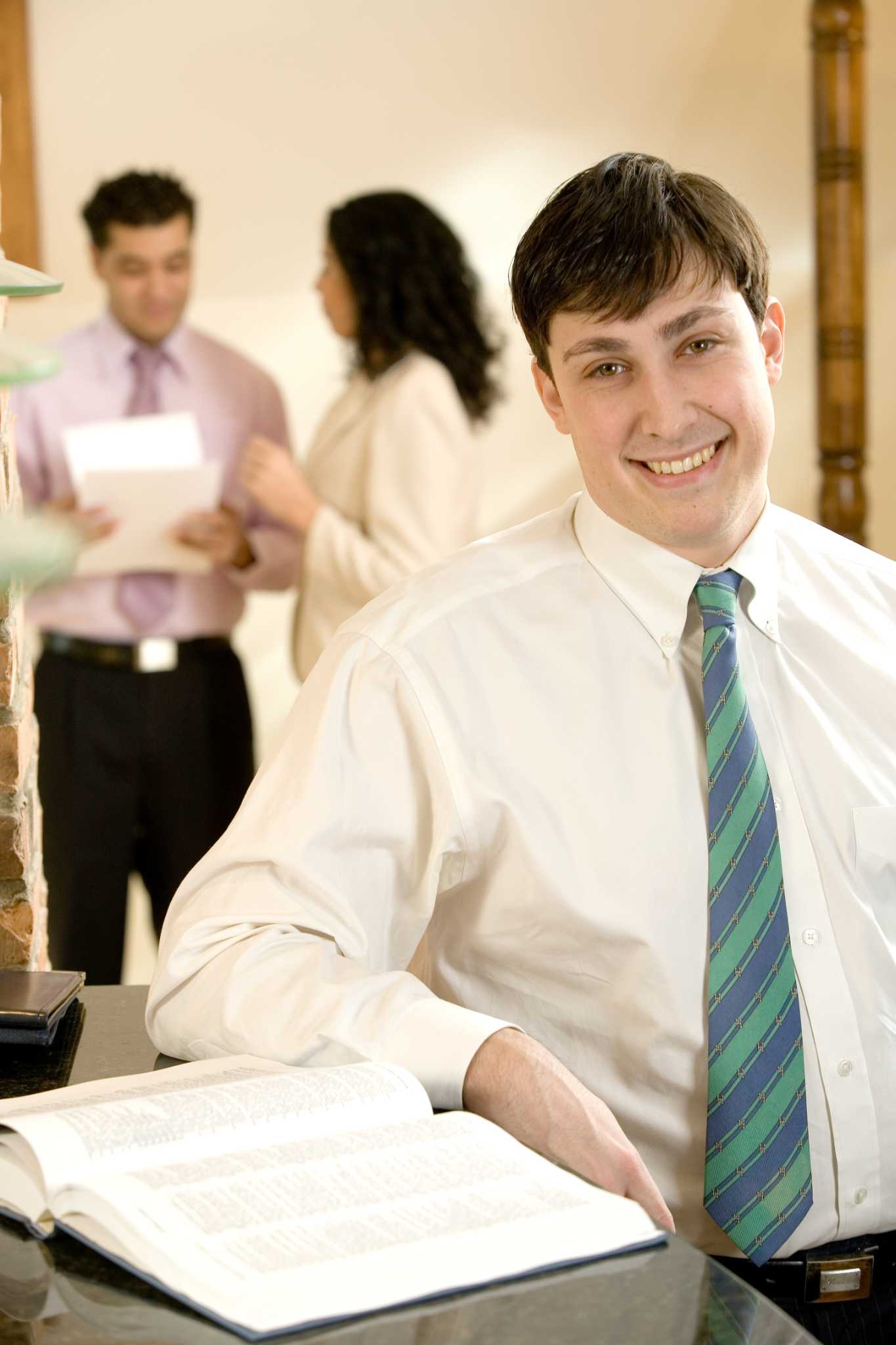 Can an American With a Paralegal Associate Degree Work in Canada?