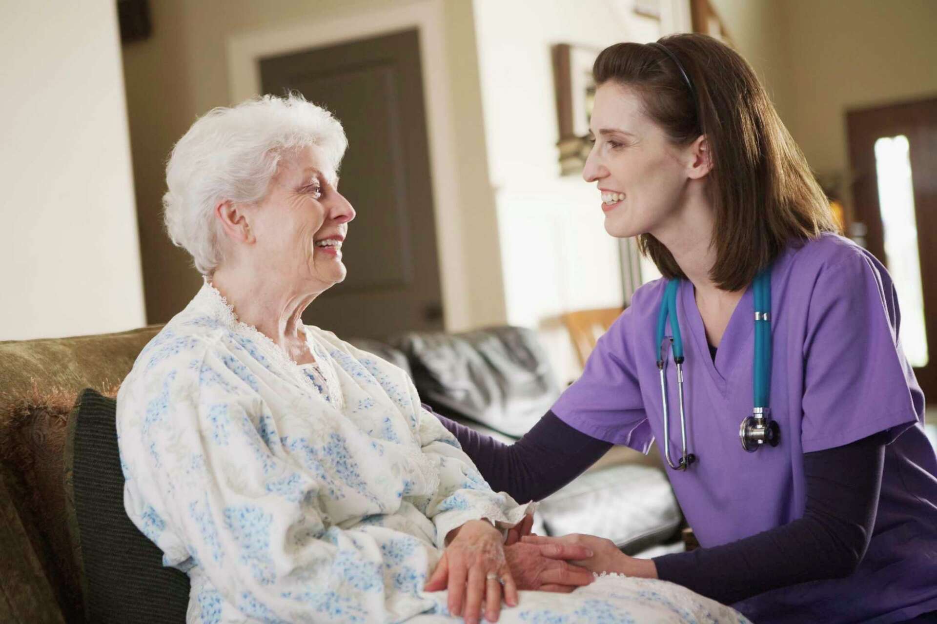 Difference Between Licensed Practical Nurses & Advanced Practice Nurses
