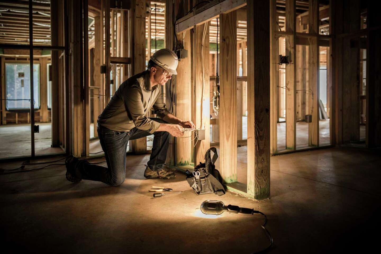 Difference Between Electrician & Wireman