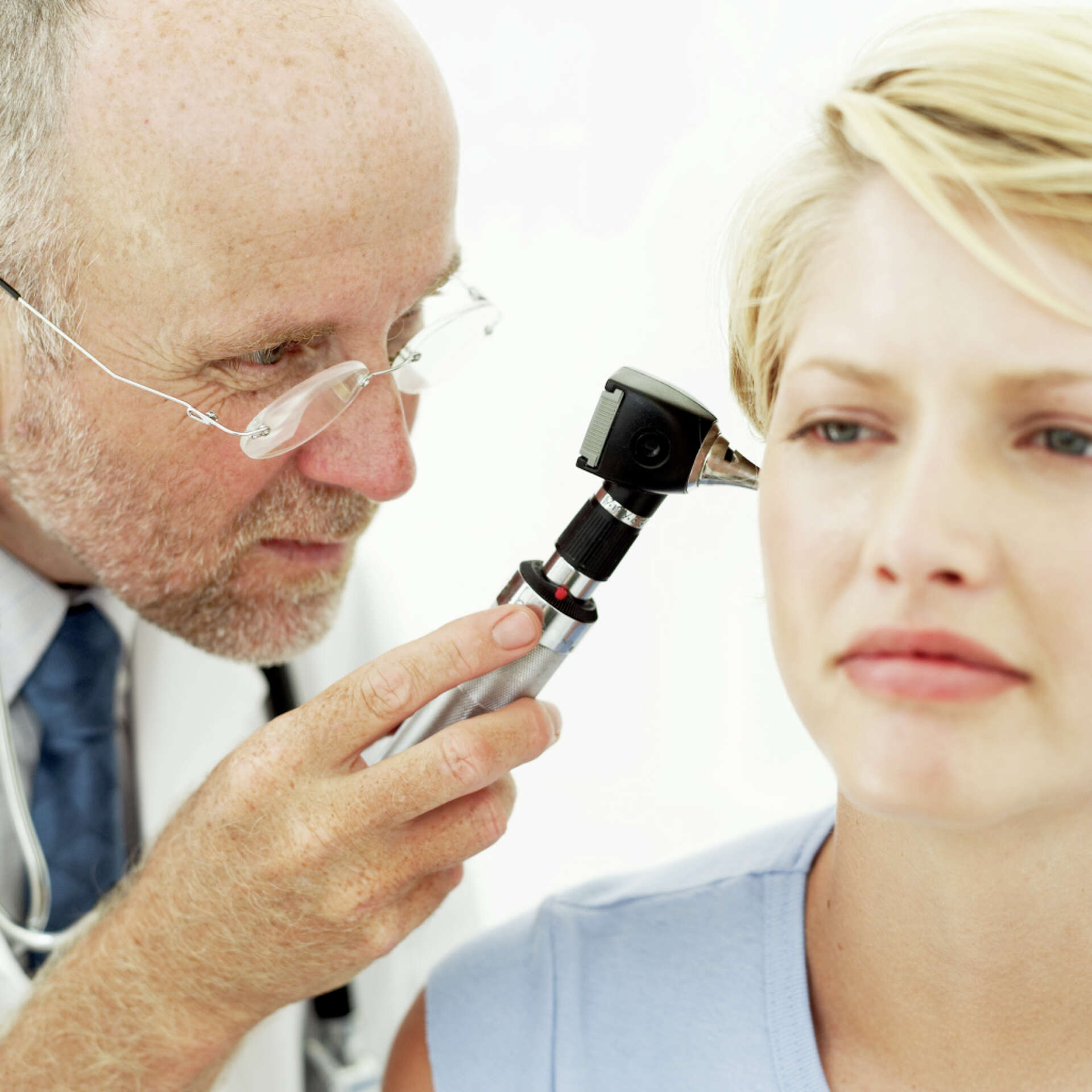 What Is the Difference Between an Otologist & an Otolaryngologist?