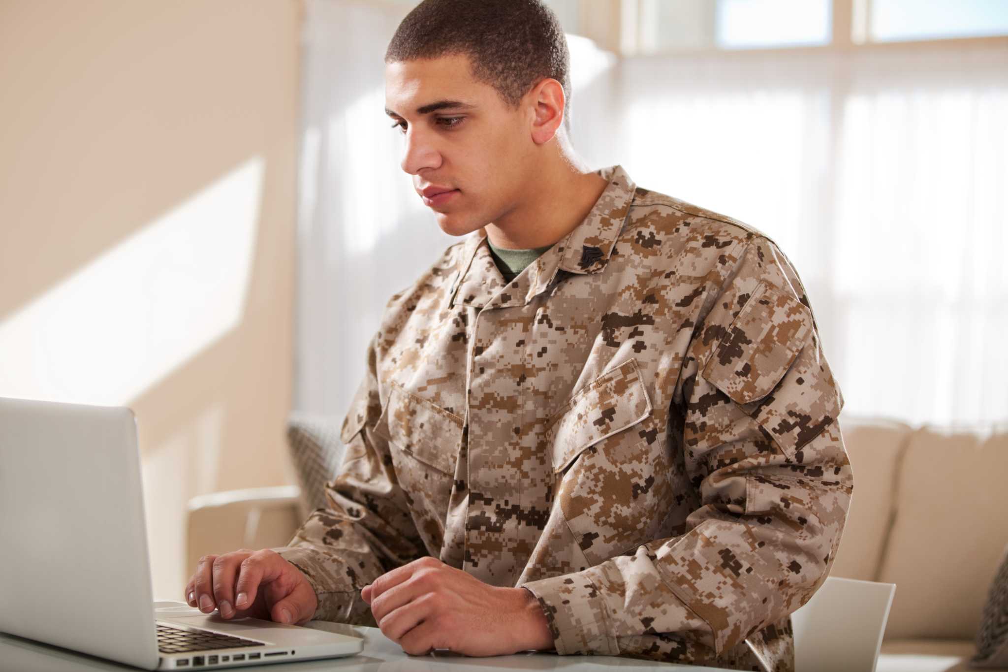 The Differences Between a Commissioned & Non-Commissioned Officer in ...