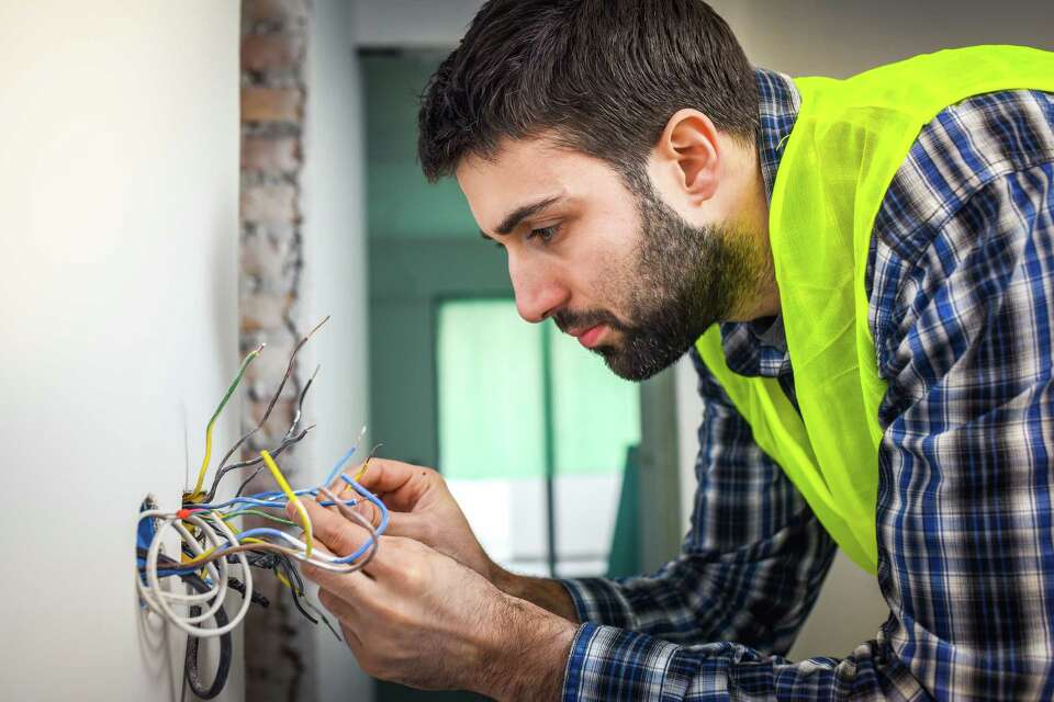 How Much Does a First Year Electrician Apprentice Get Paid?
