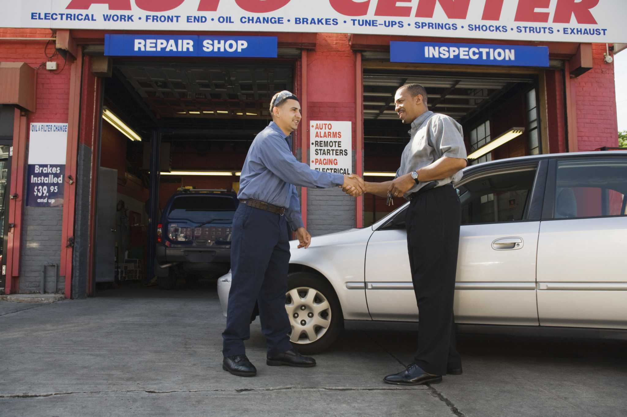 How to Dress for a Mechanic Interview