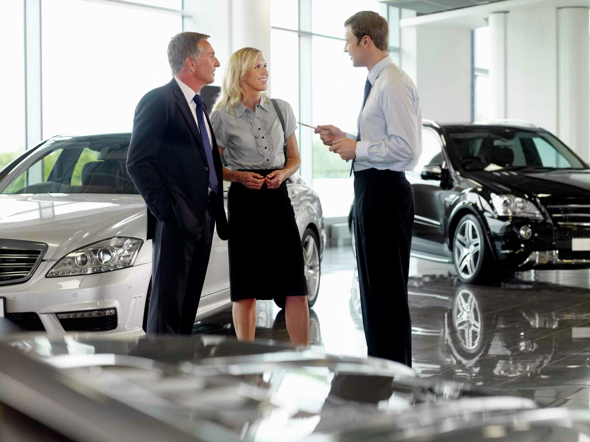 What Are the Duties of a Car Salesman?