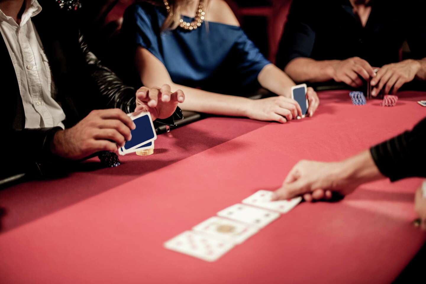 Duties & Responsibilities of a Casino Dealer