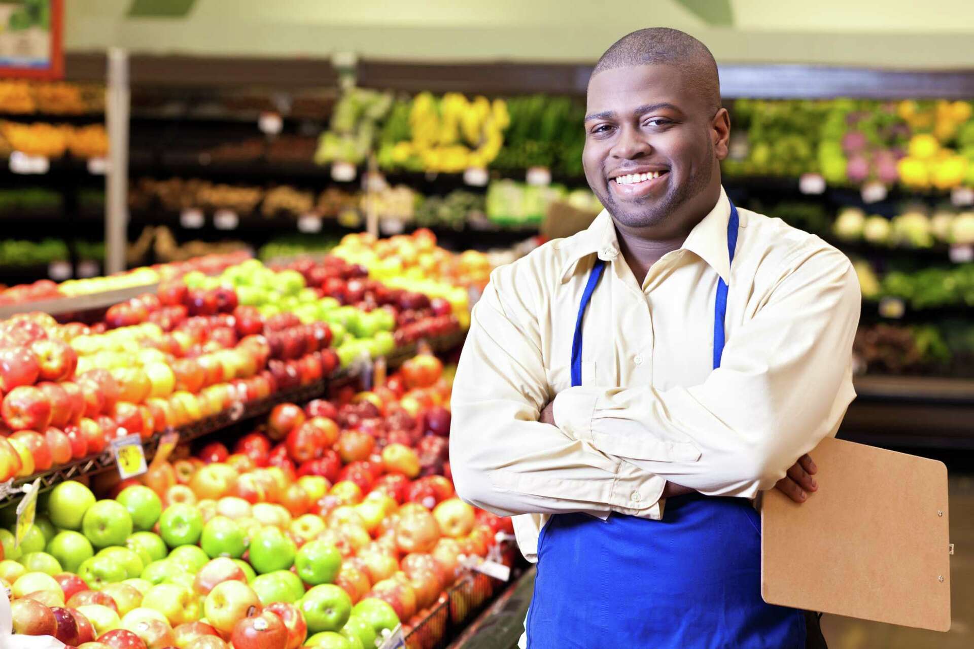 What Are the Duties of a Supermarket Customer Service Assistant?