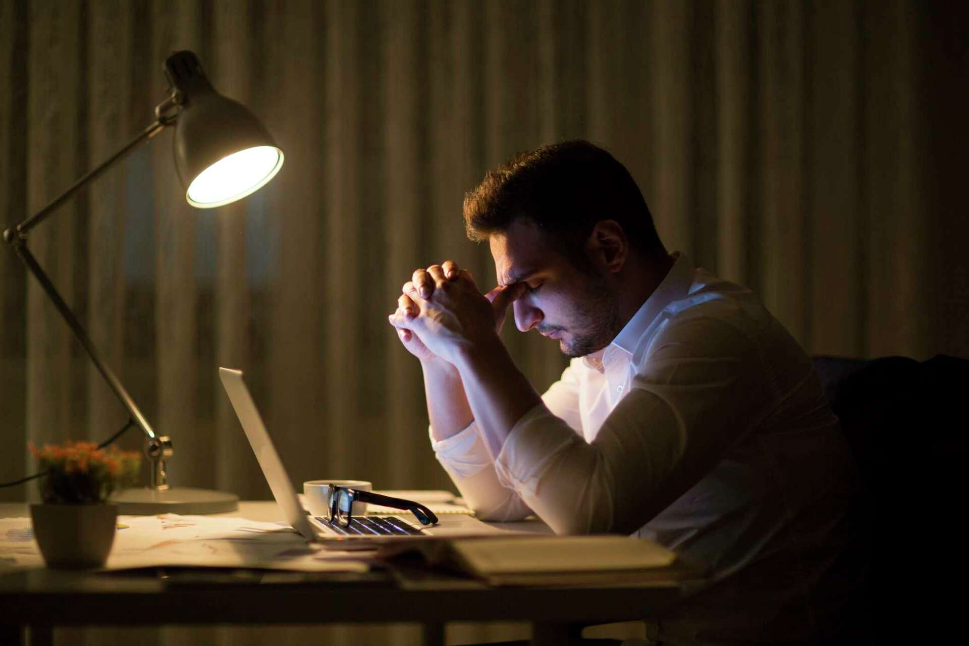 How to Write a Letter Complaining About an Unfair Workplace