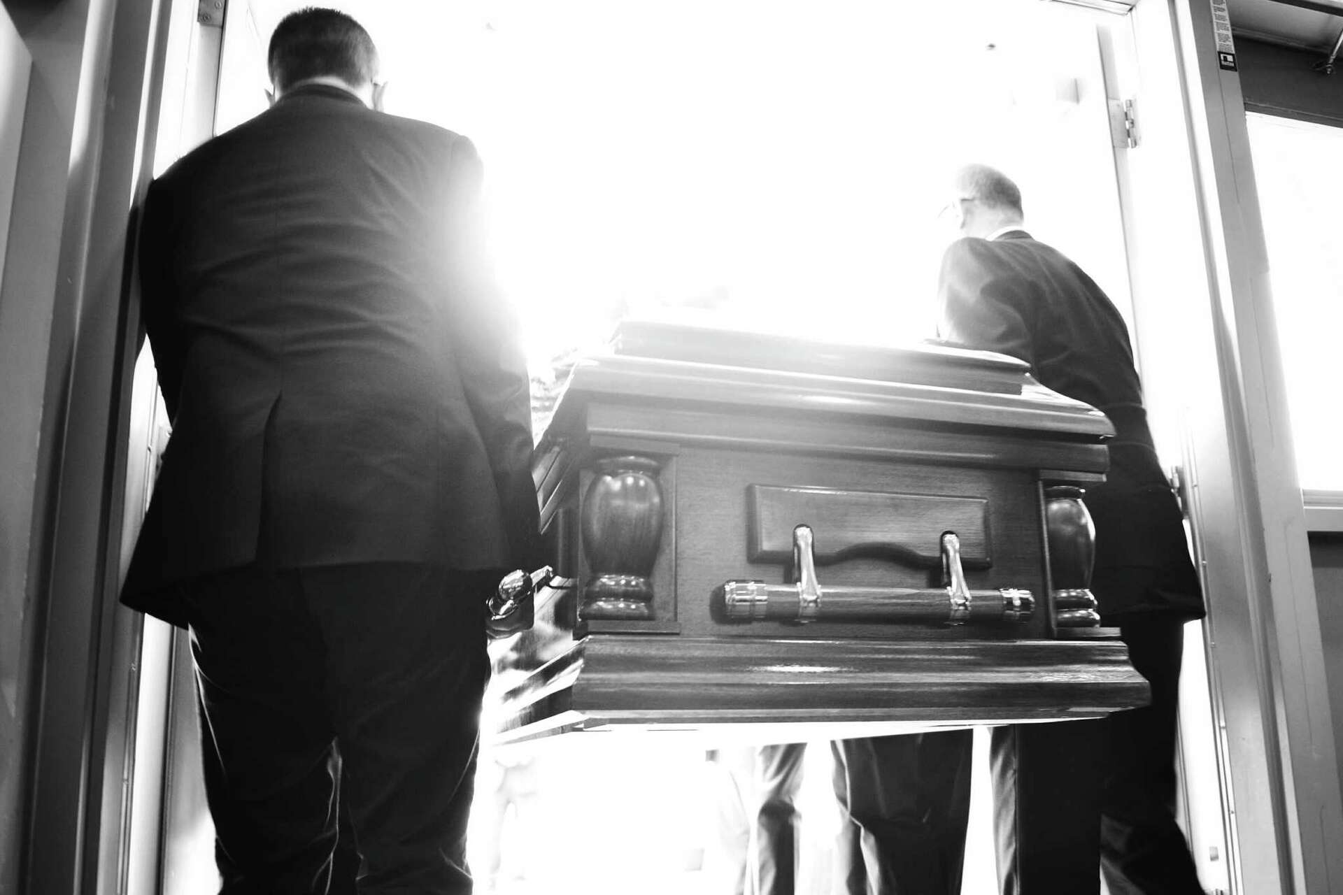 How to Express Condolences for a Death in Someone's Family