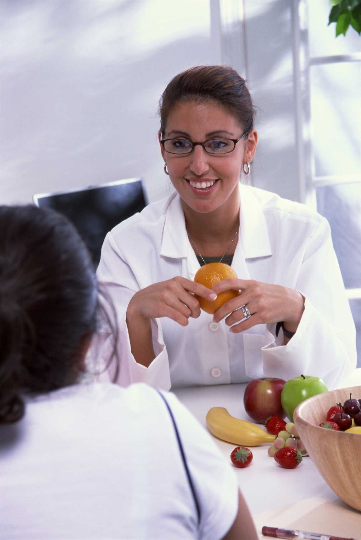 What Qualities Should a Nutritionist Have?