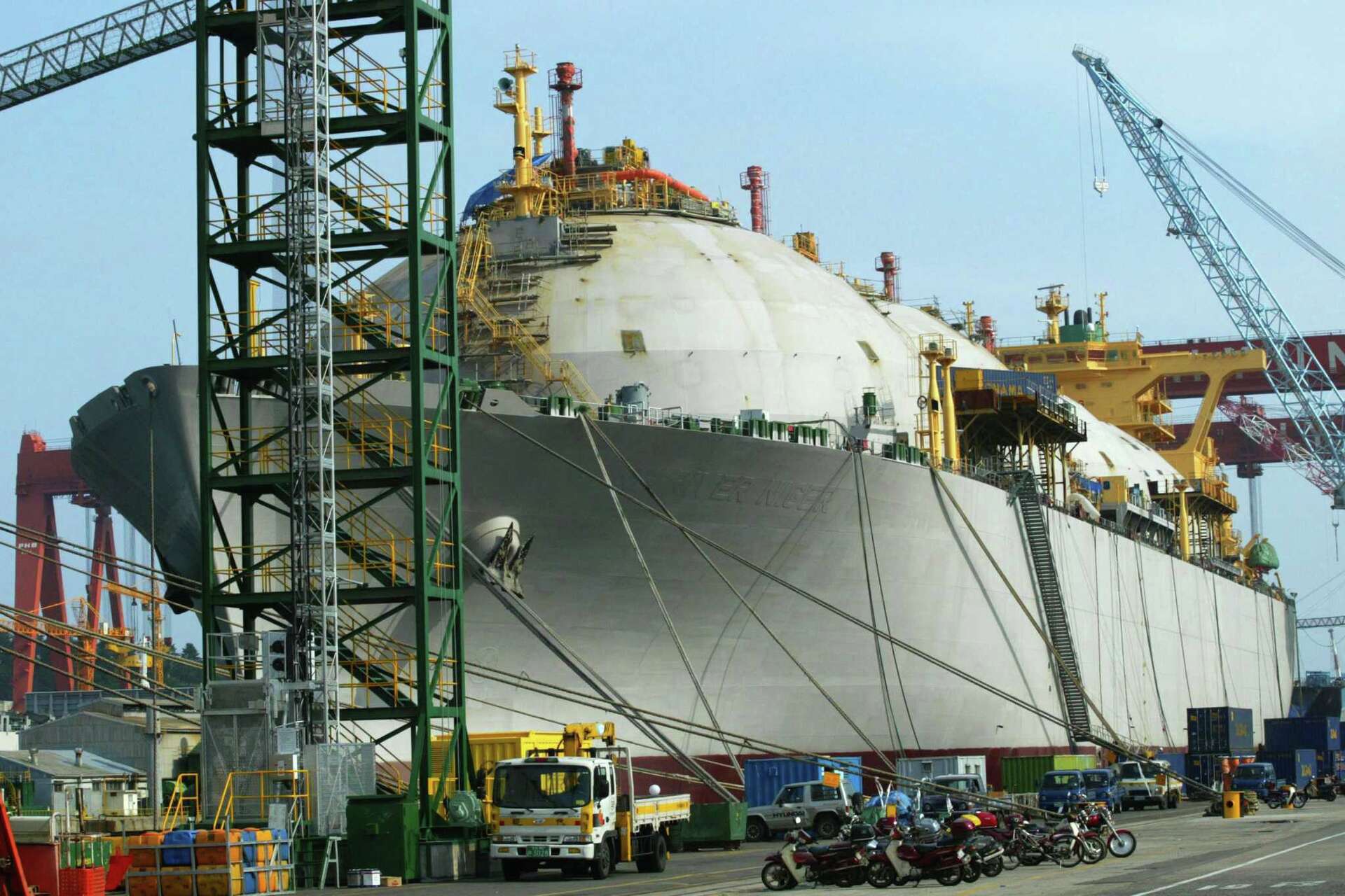 The Job Description for Rigging Machinery in a Shipyard