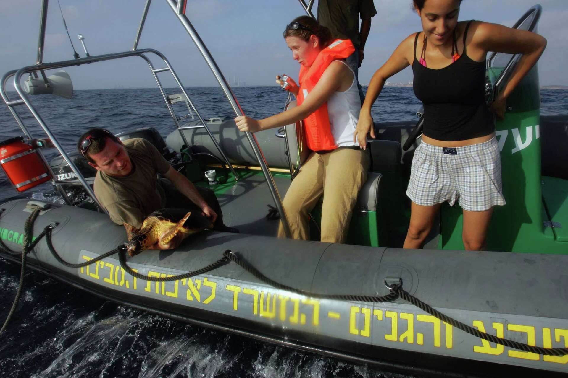 What Machines Do Marine Biologists Use?