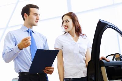 How Much Does a Cell Phone Salesman Make Annually?