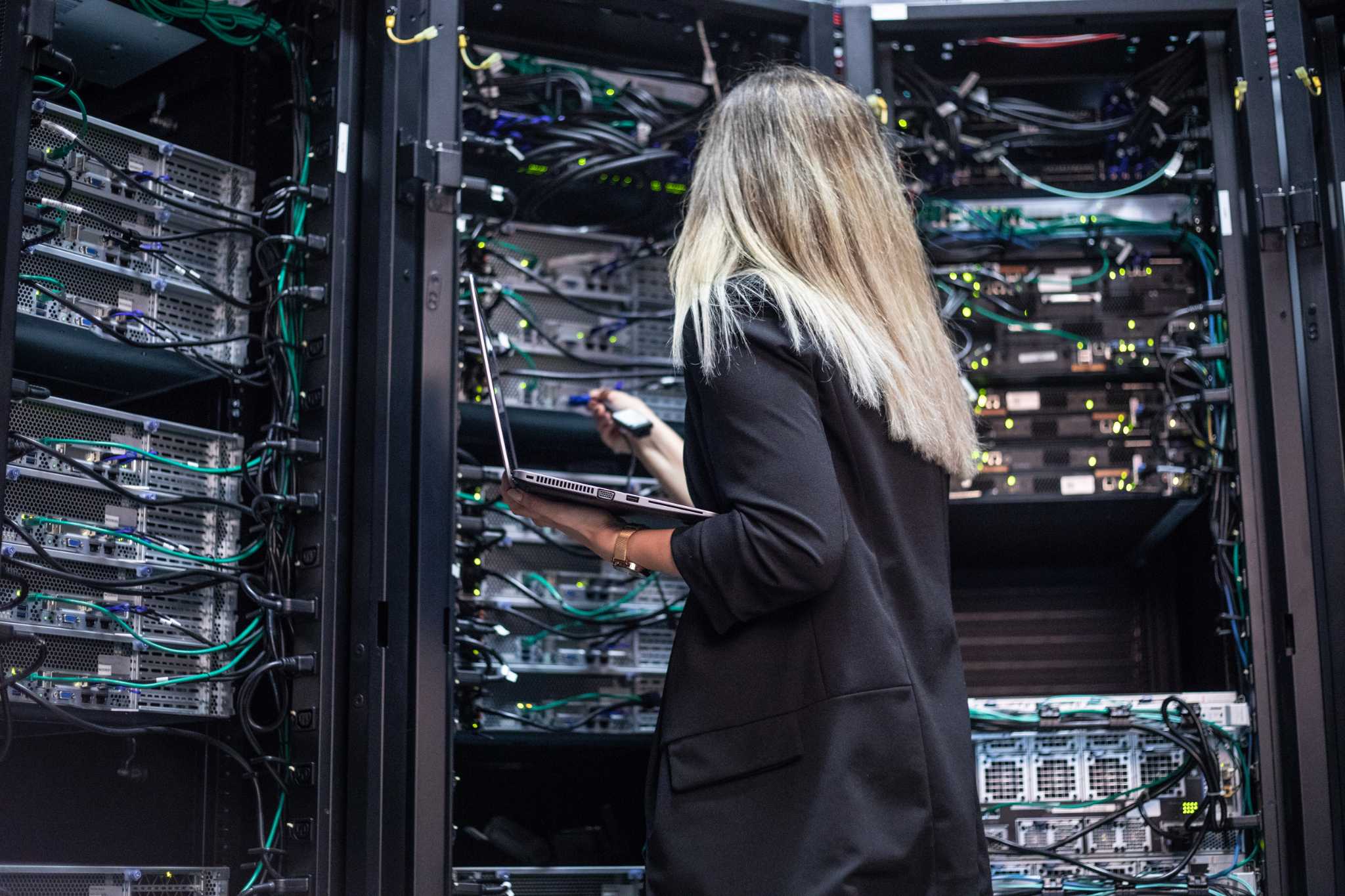 How Much Does a Computer Engineer Get Paid Per Hour?