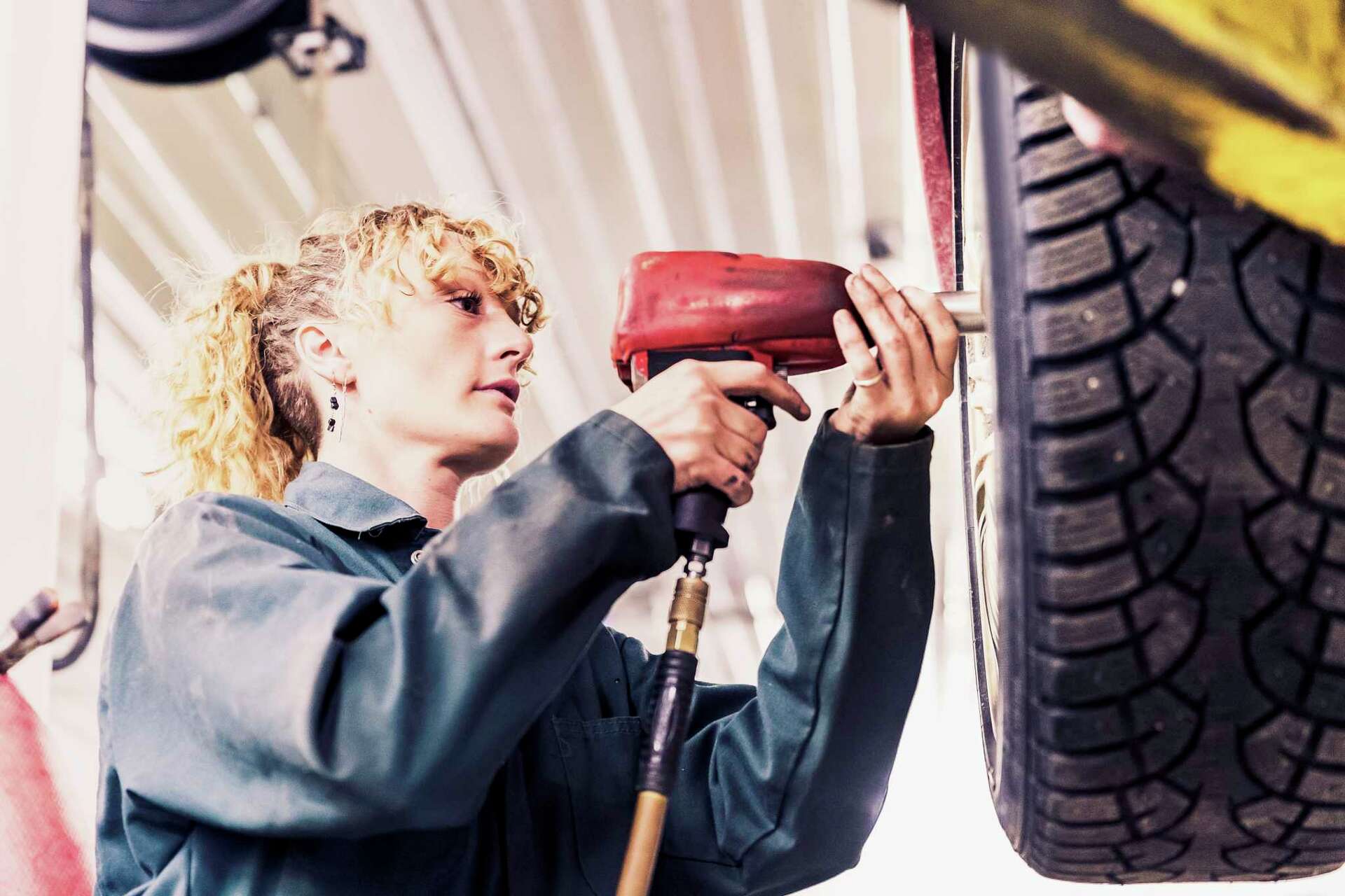 How Much Schooling Does It Take to Be a Master Mechanic?