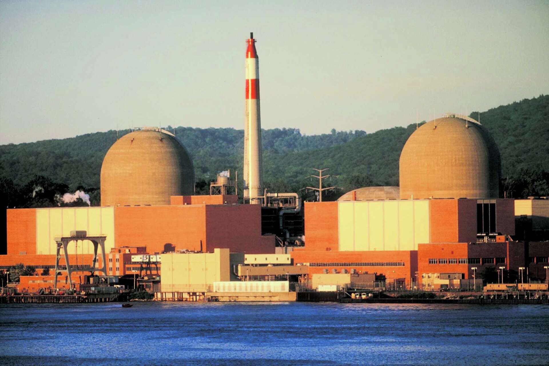 what is a nuclear physicist