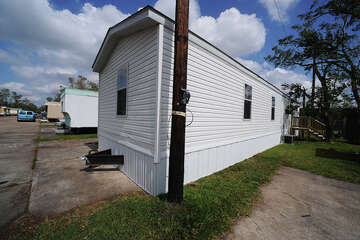 FEMA triples mobile homes, but thousands of people still waiting