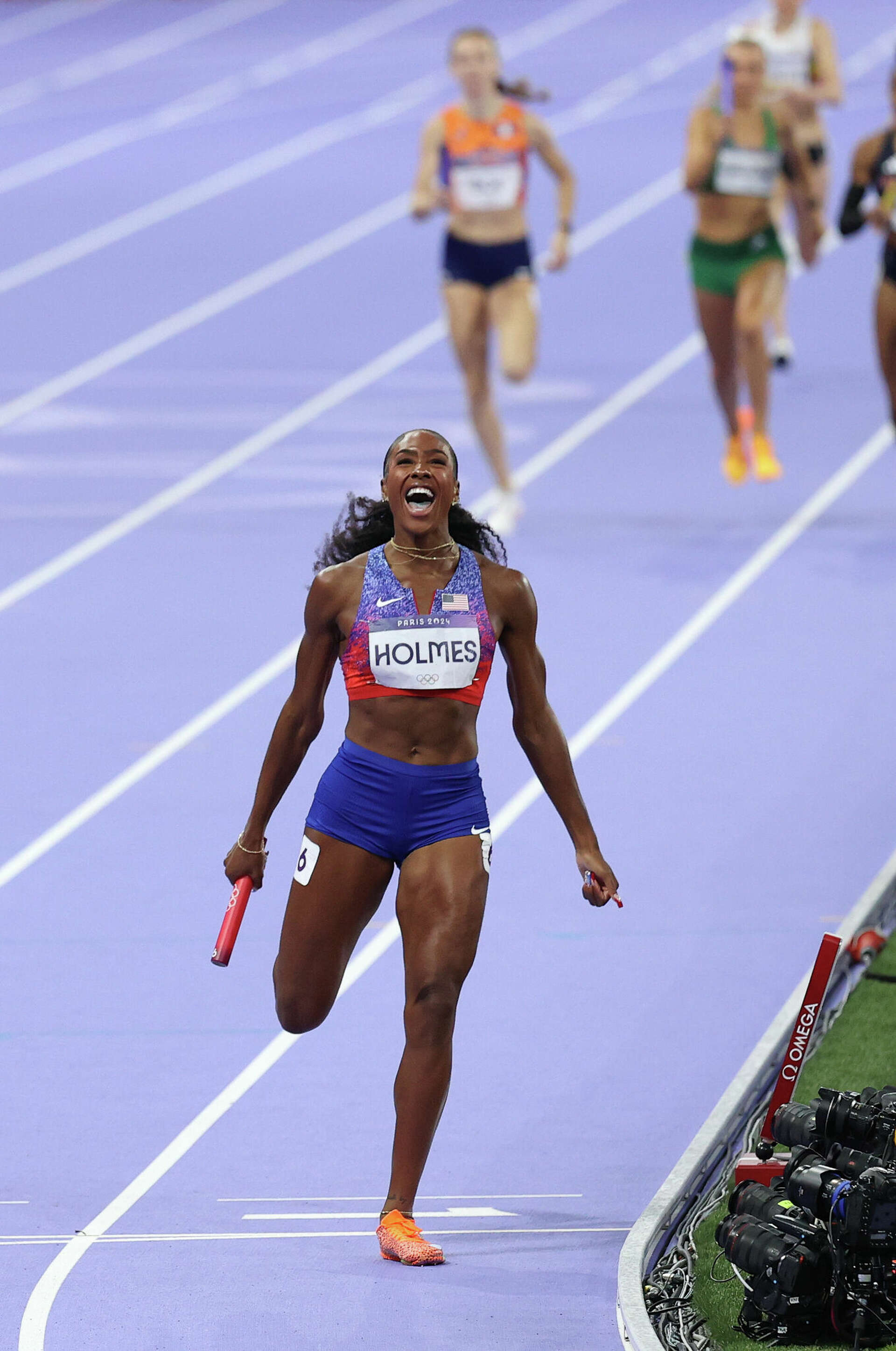 Connecticut's Alexis Holmes wins 4x400 relay gold medal at Olympics
