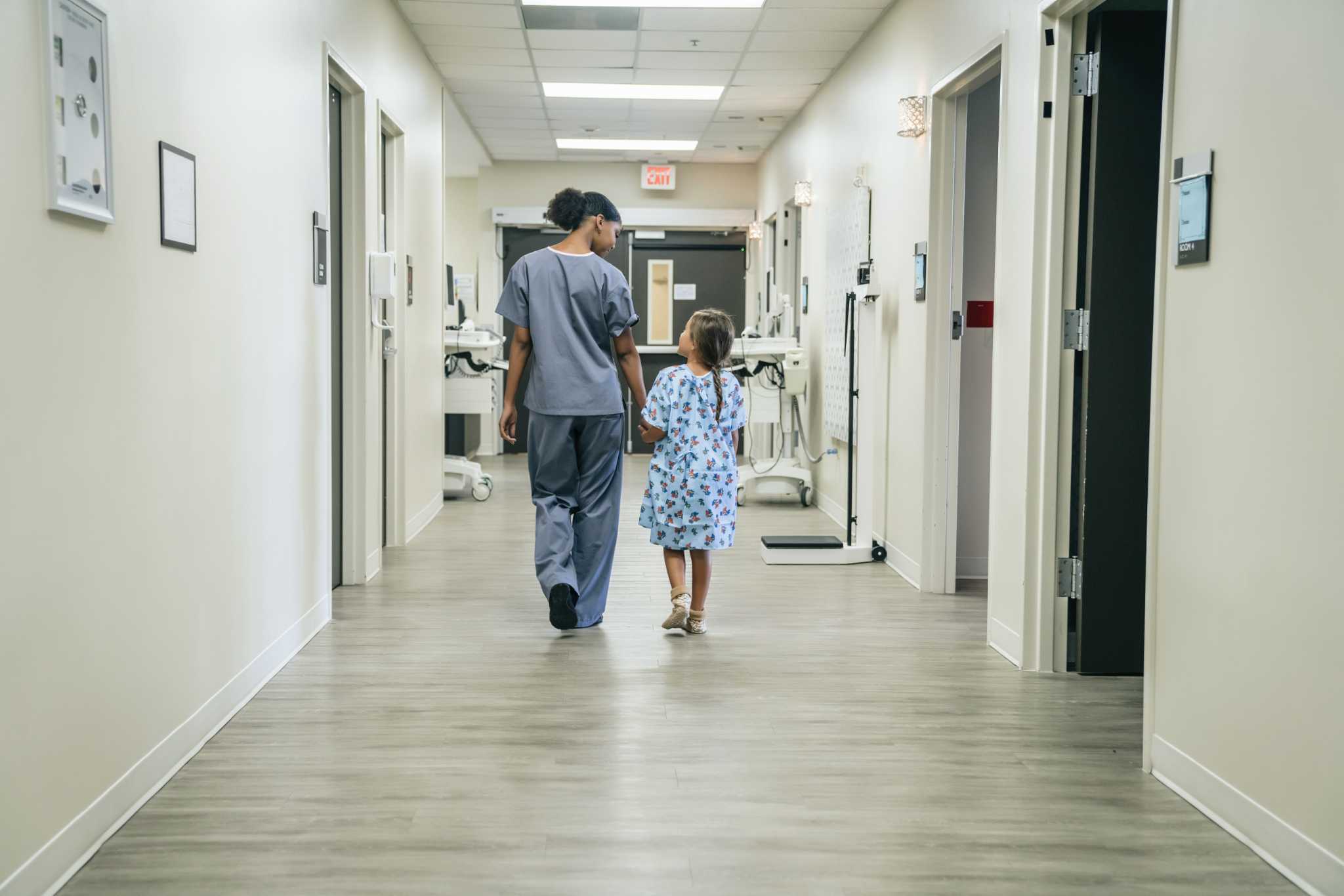 What Are the Responsibilities of Circulating Nurses?