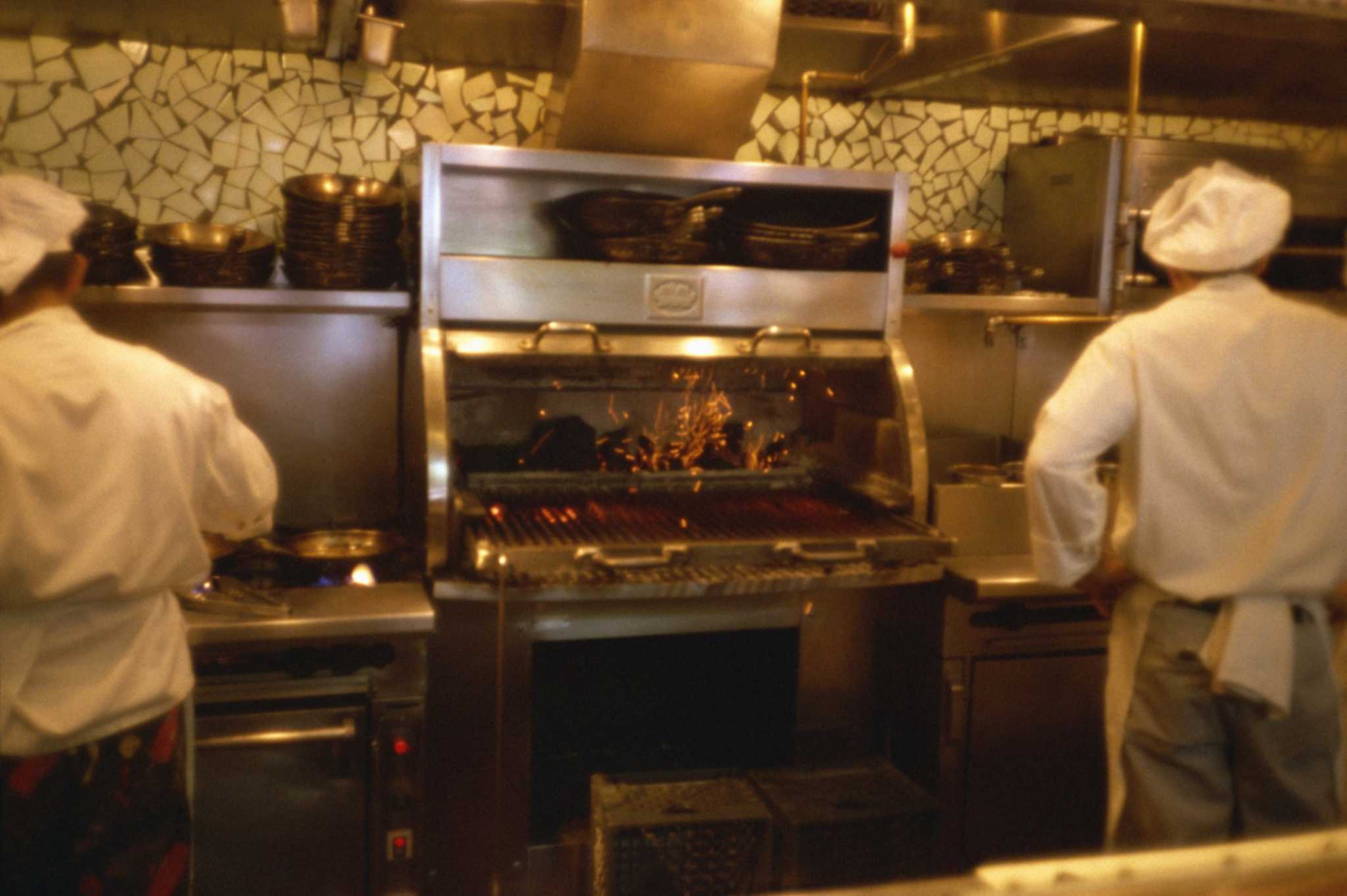 What Is the Responsibility of a Line Cook?
