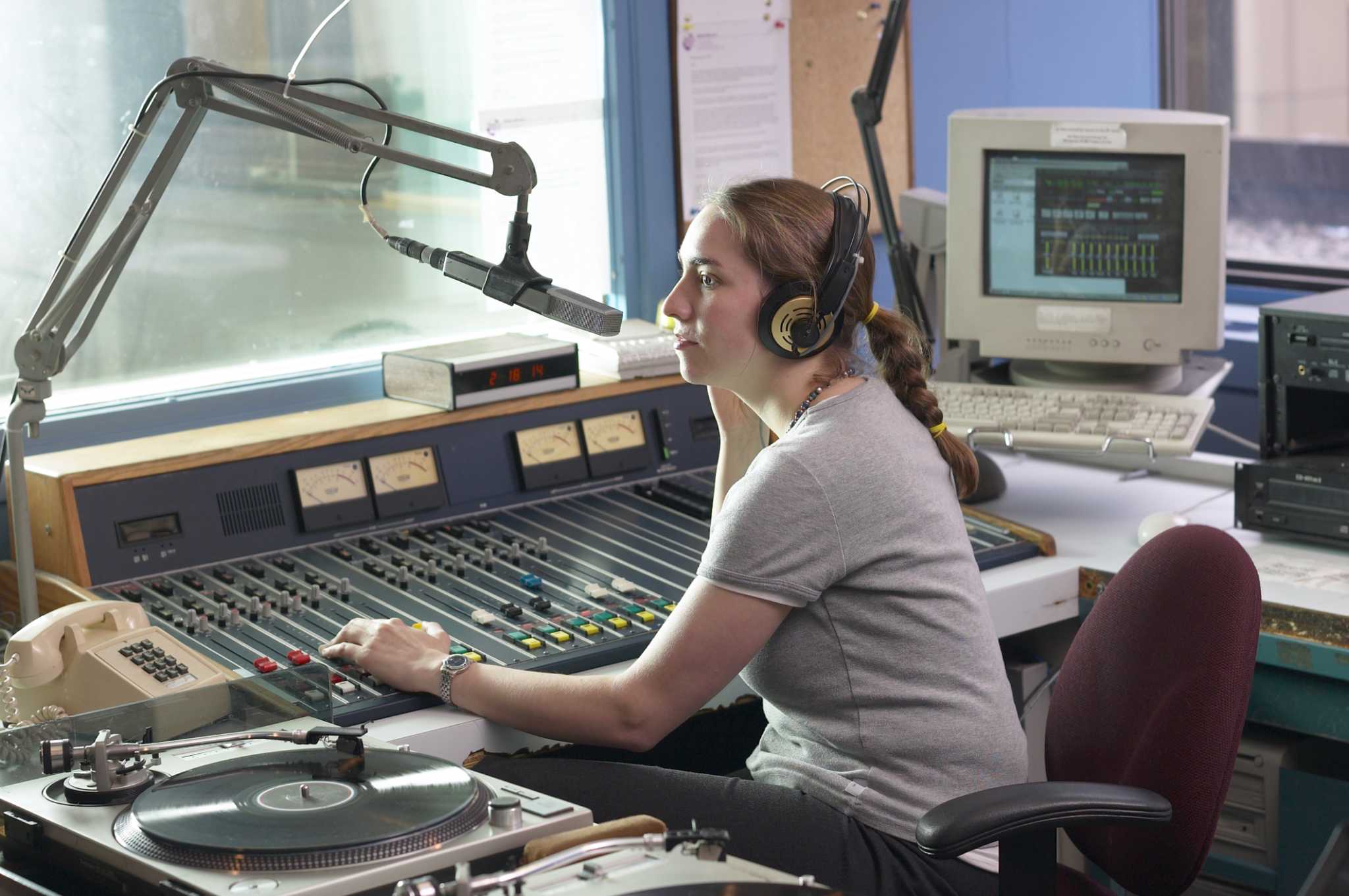 The Salary of a Radio Advertising Sales Representative