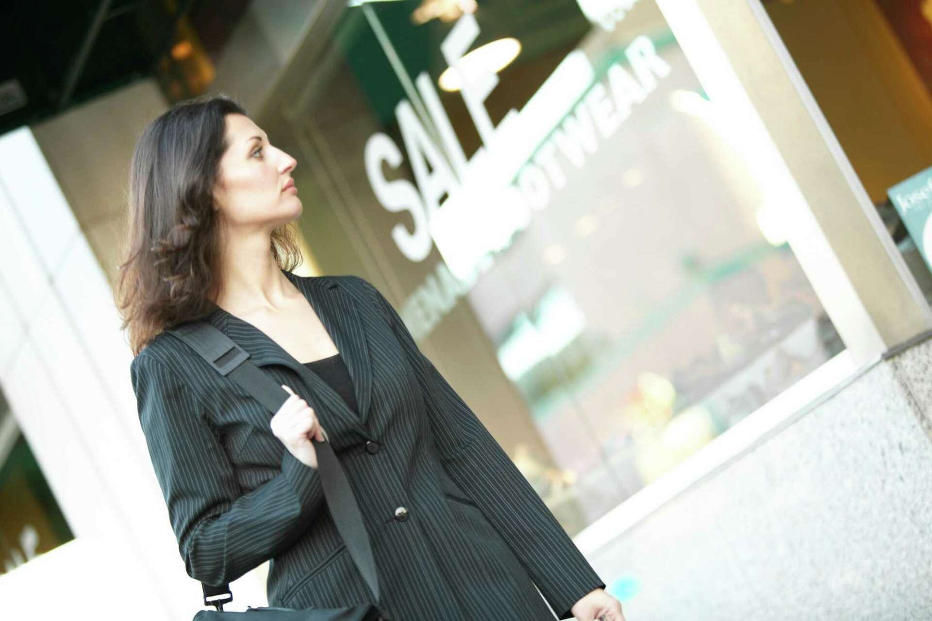 What to Say When Walking Into a Store Looking for a Job